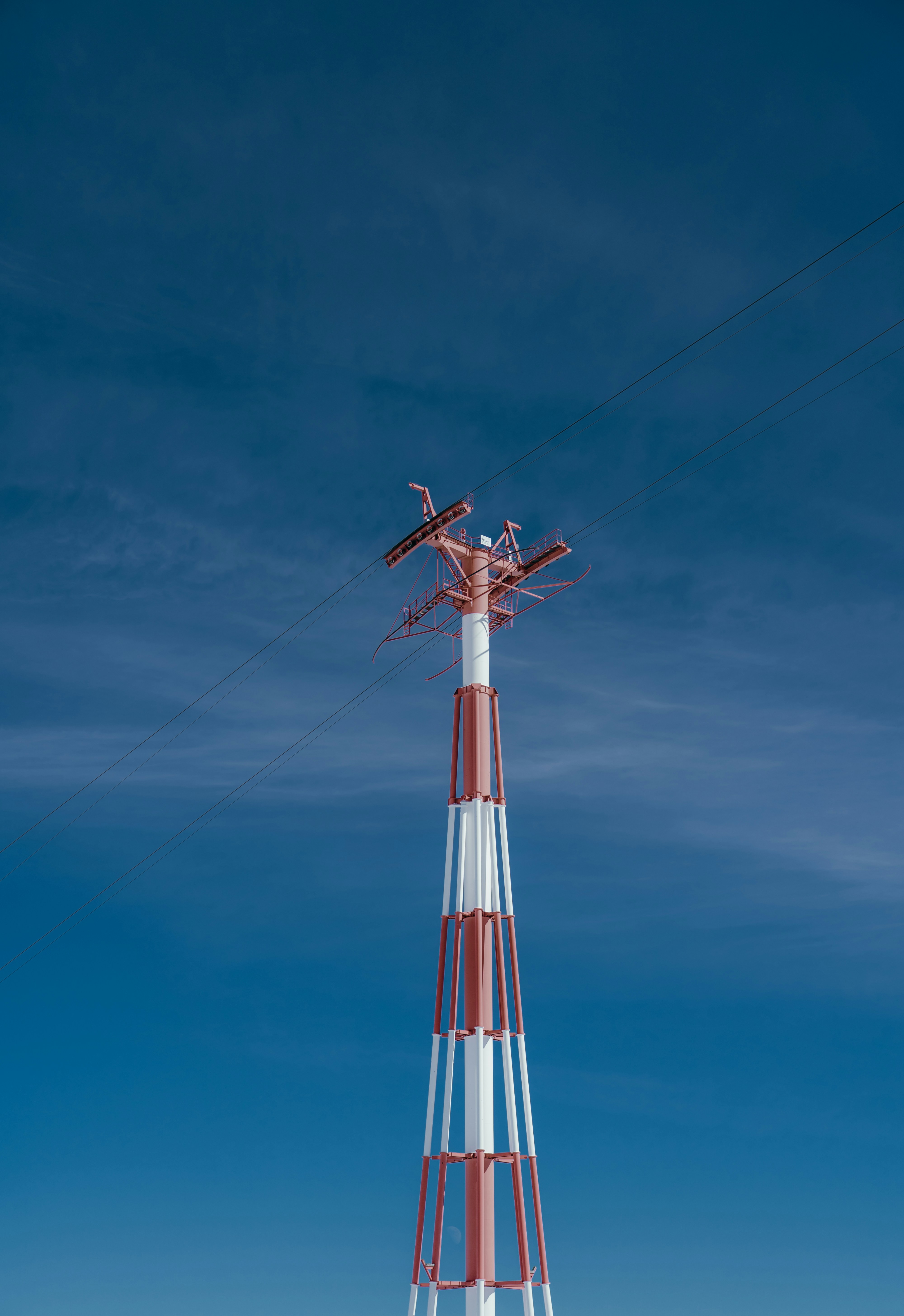 Skyward Lattice: A Red-and-White Tower Reaching for Clear Air