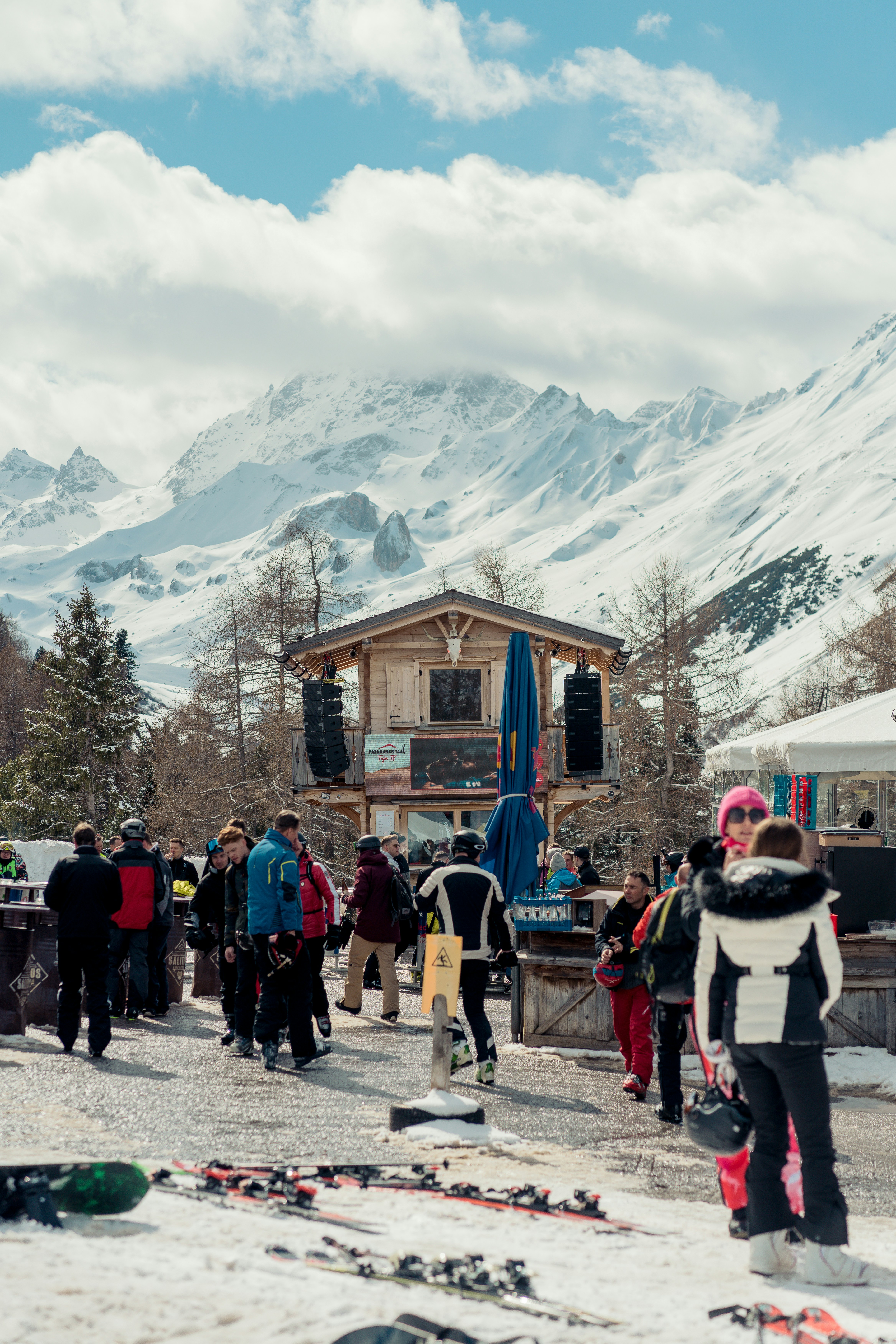 People Skiing Pictures | Download Free Images on Unsplash
