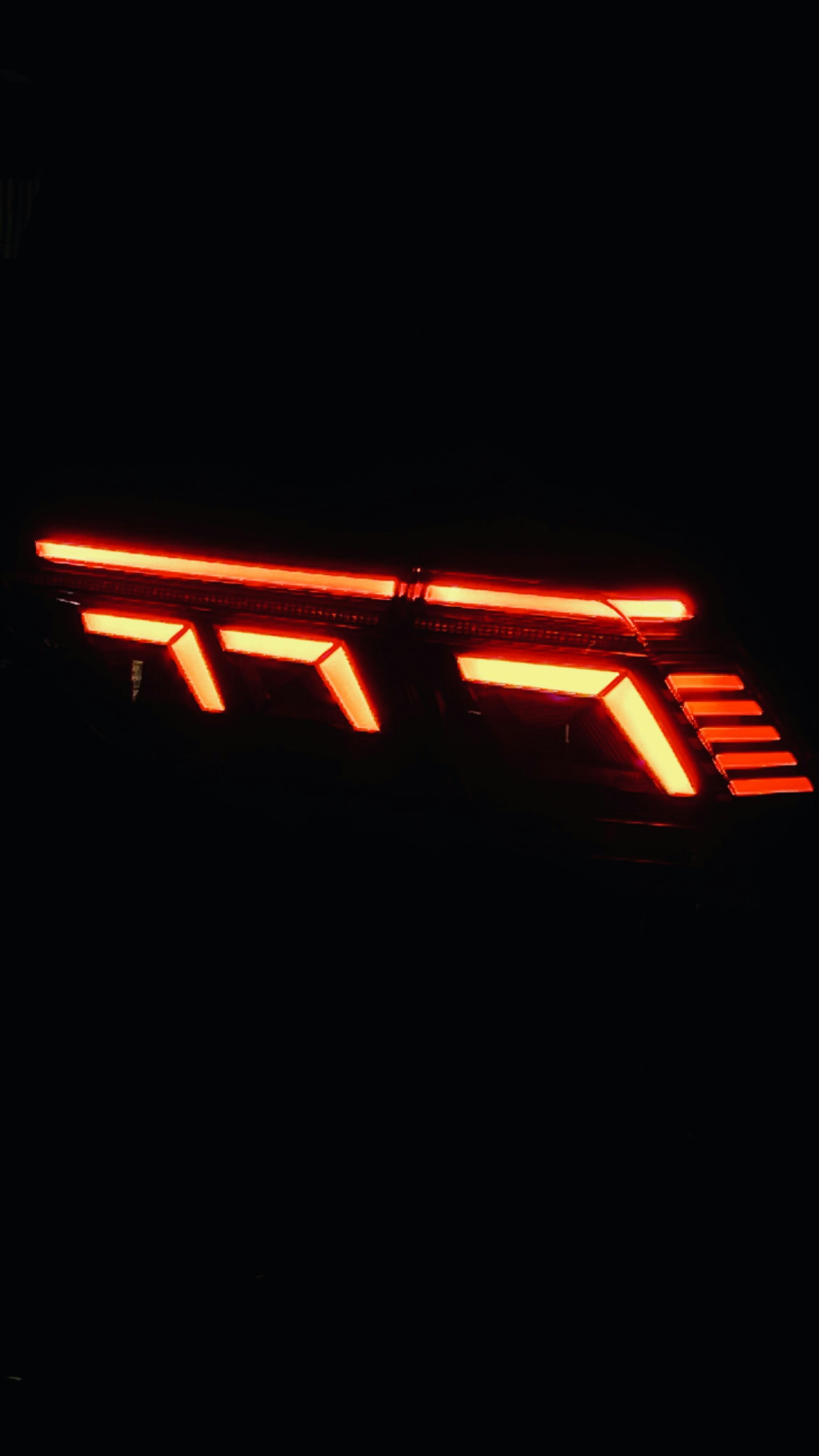 Crimson Lattice in Darkness: Geometric Taillights