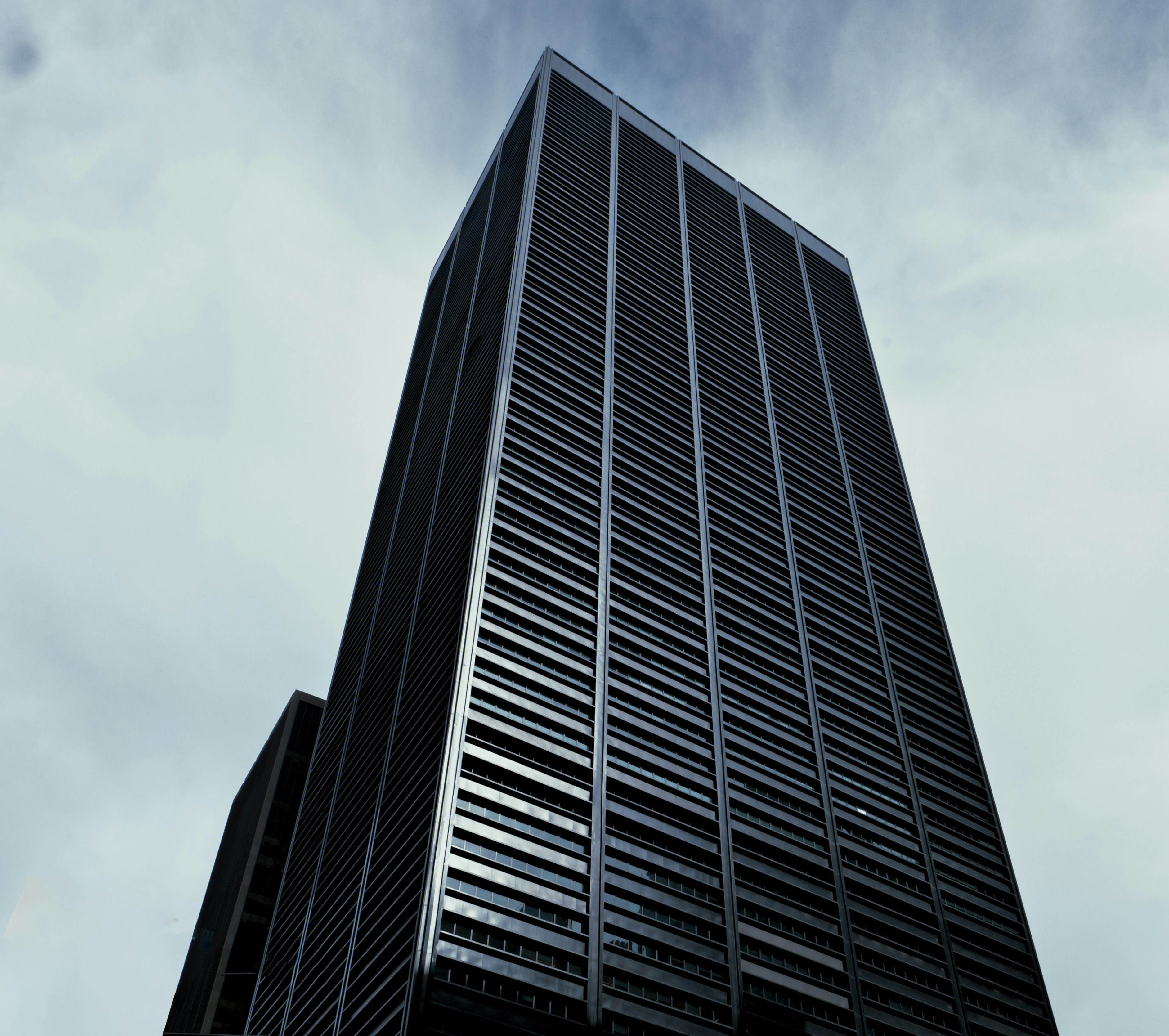A very tall building with a sky background photo – Free Financial ...