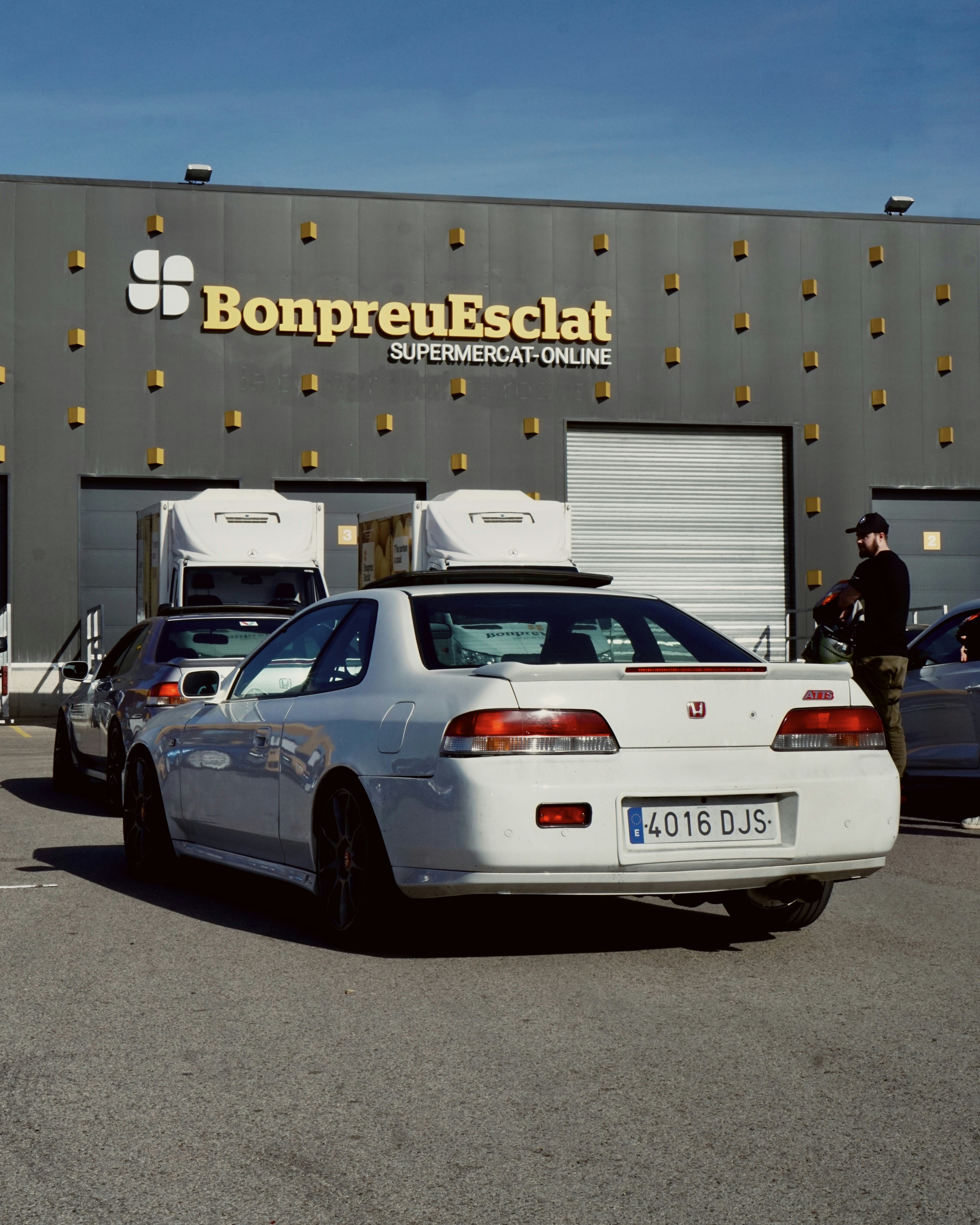 Quiet Velocity: White Coupe by Bonpreu Esclat
