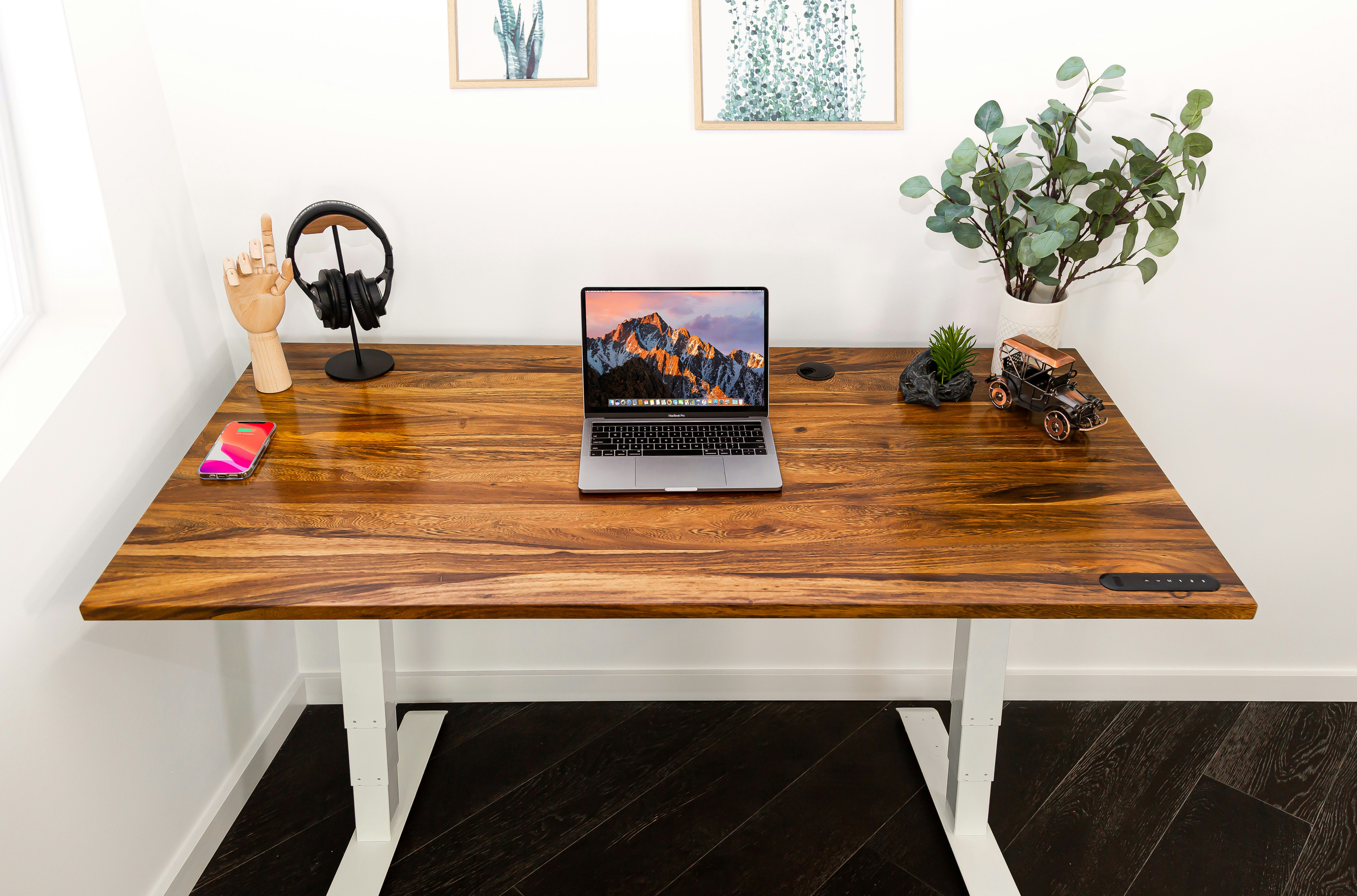 A desk with a laptop and headphones on it photo – Free Office Image on ...
