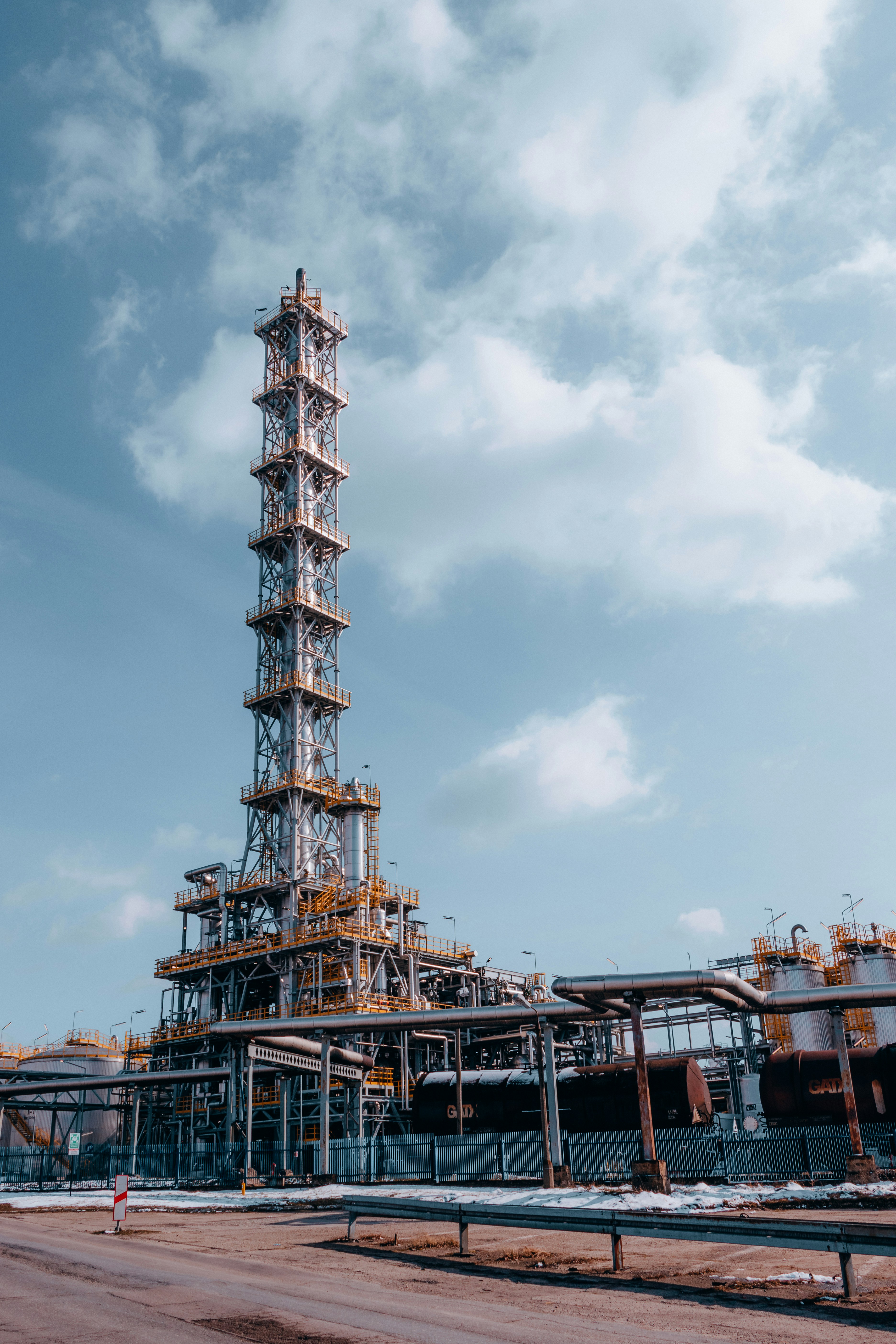 A very tall tower with a lot of pipes photo – Free Poland Image on Unsplash