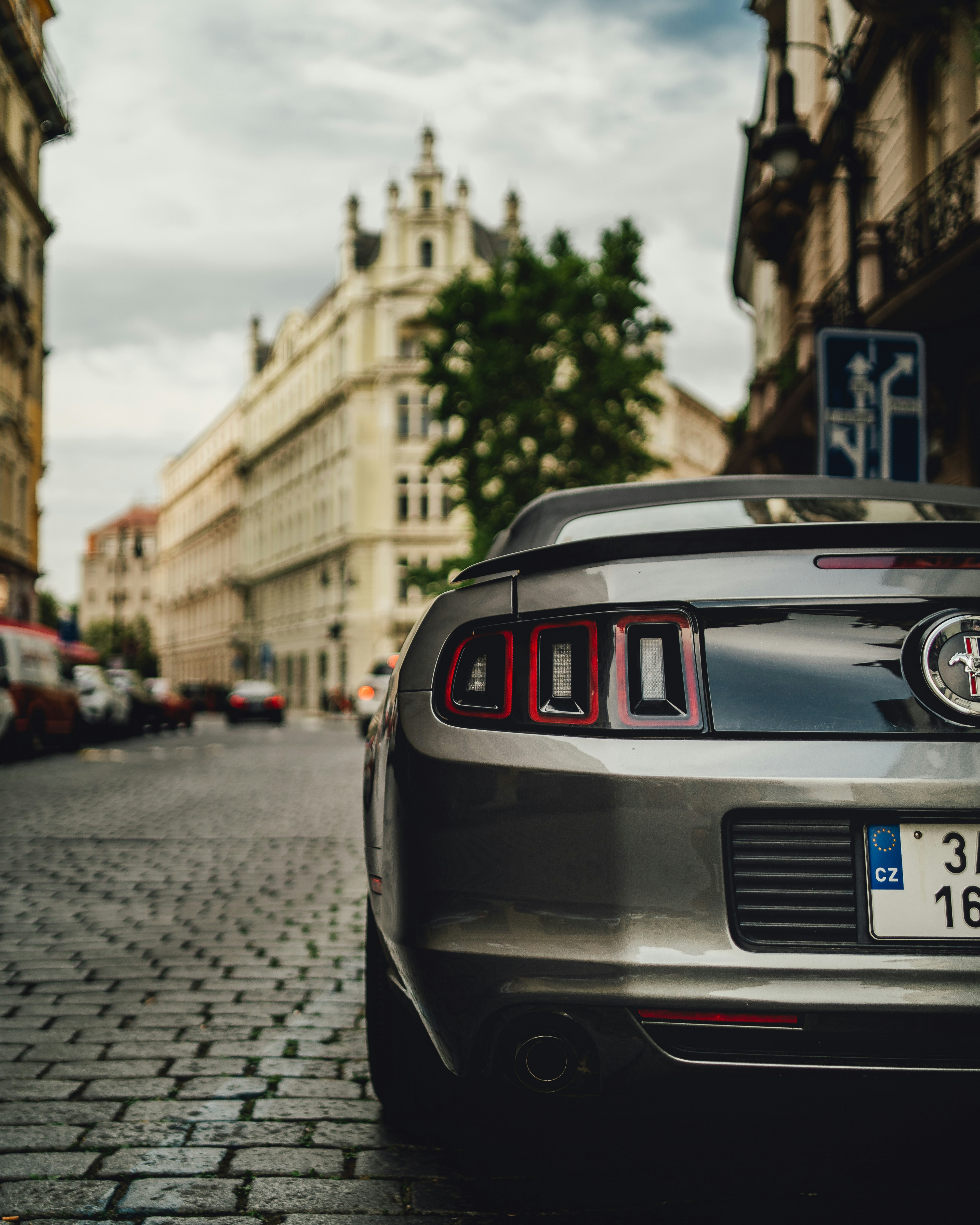Foto zum Thema Ein Auto am Straßenrand geparkt – Kostenloses Bild zu ...