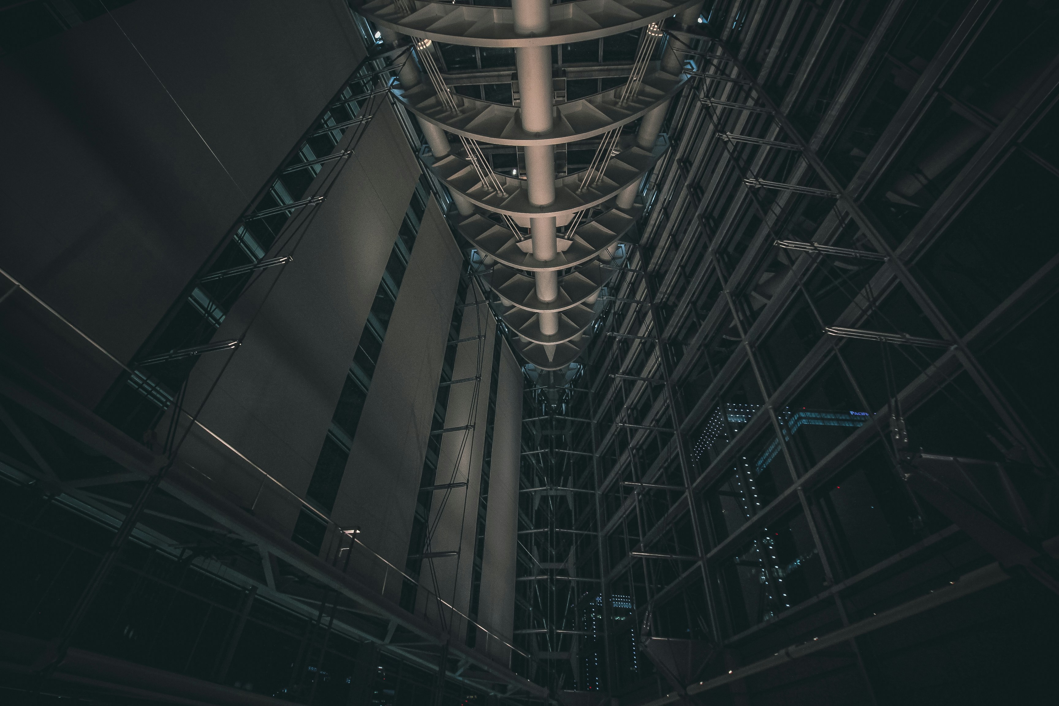 A very tall building with lots of windows photo – Free 有楽町駅 Image on ...