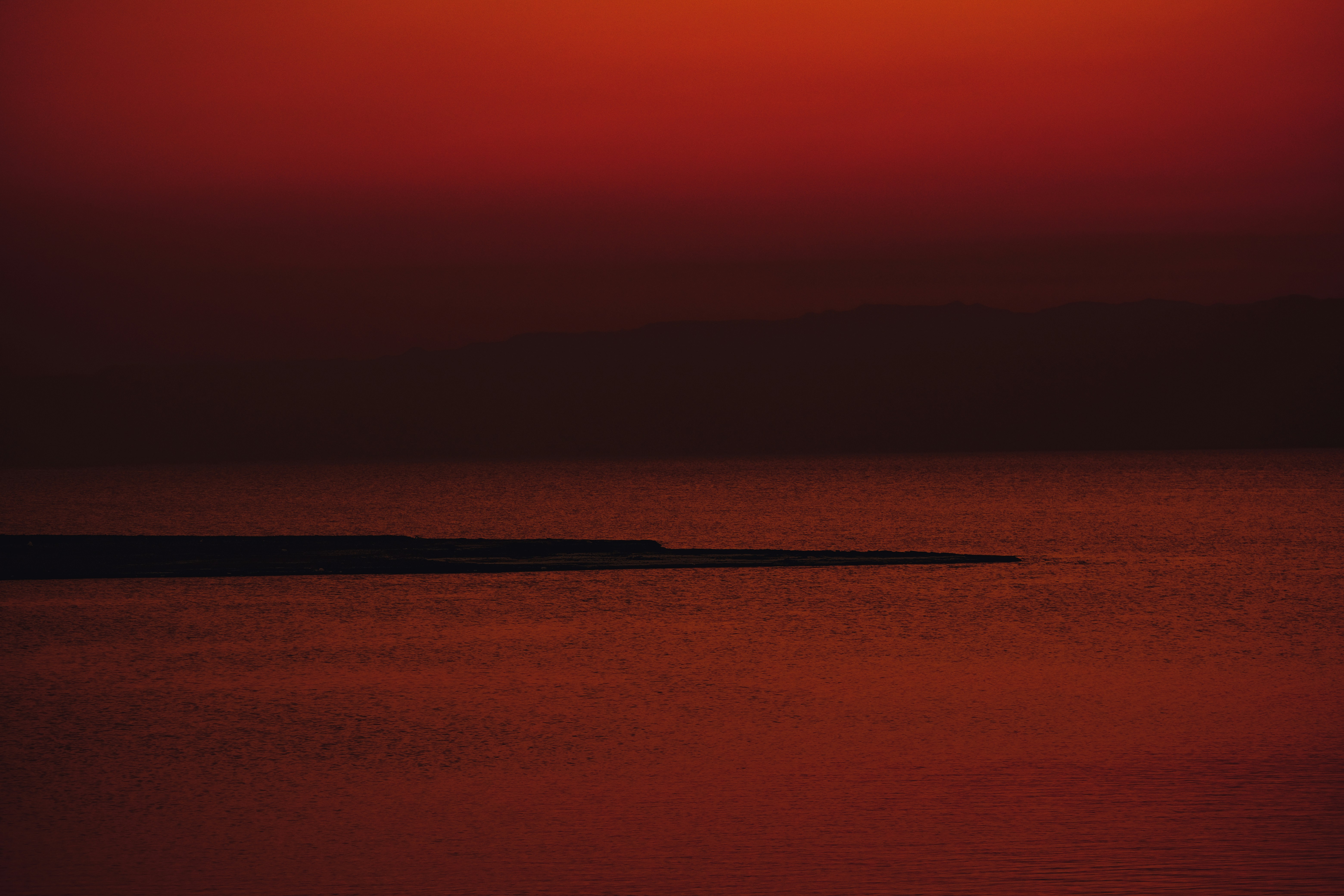 A large body of water under a red sky photo – Free Nature Image on Unsplash
