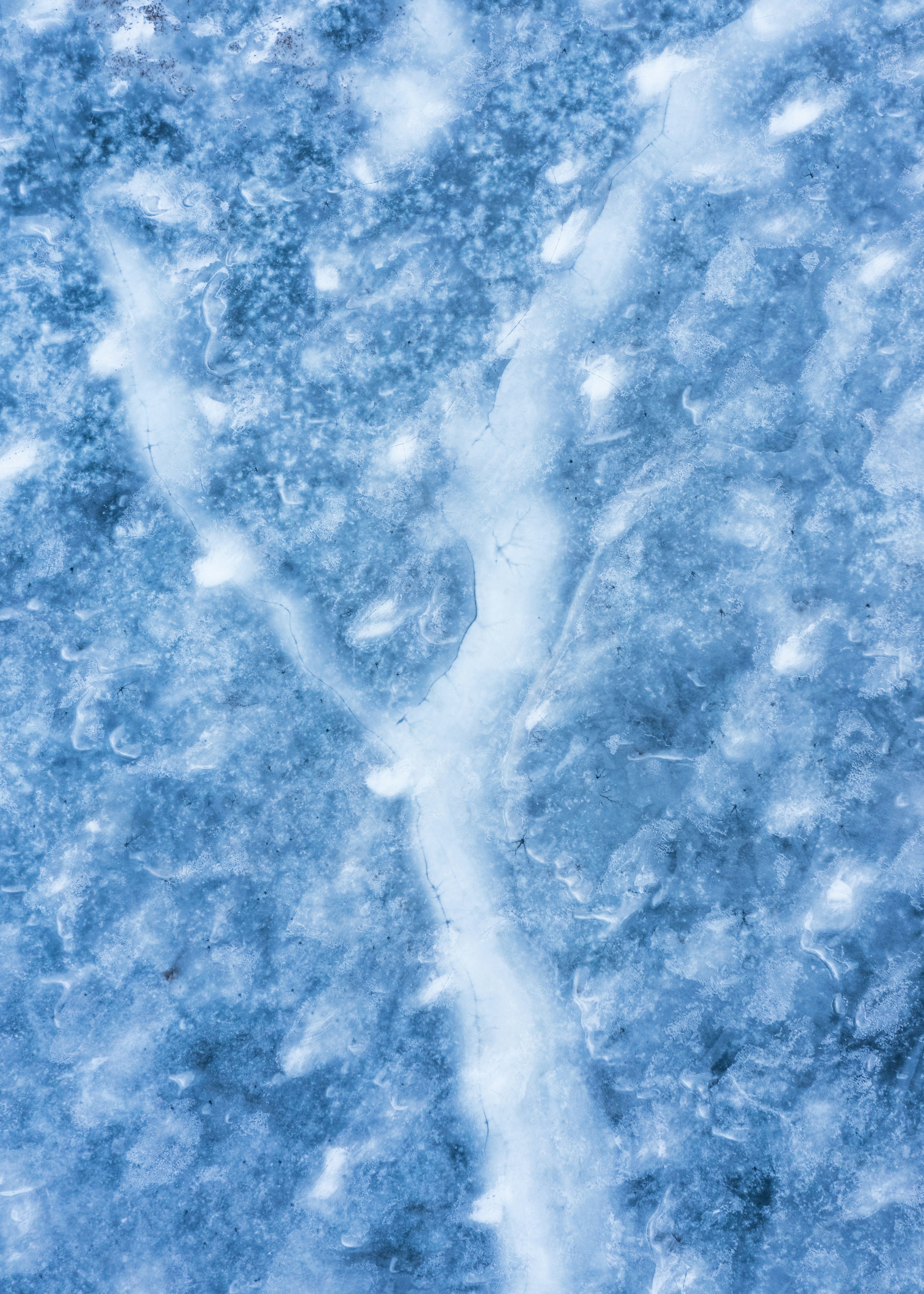 Ice Vein Winding Through a Prussian-Blue Ice Field