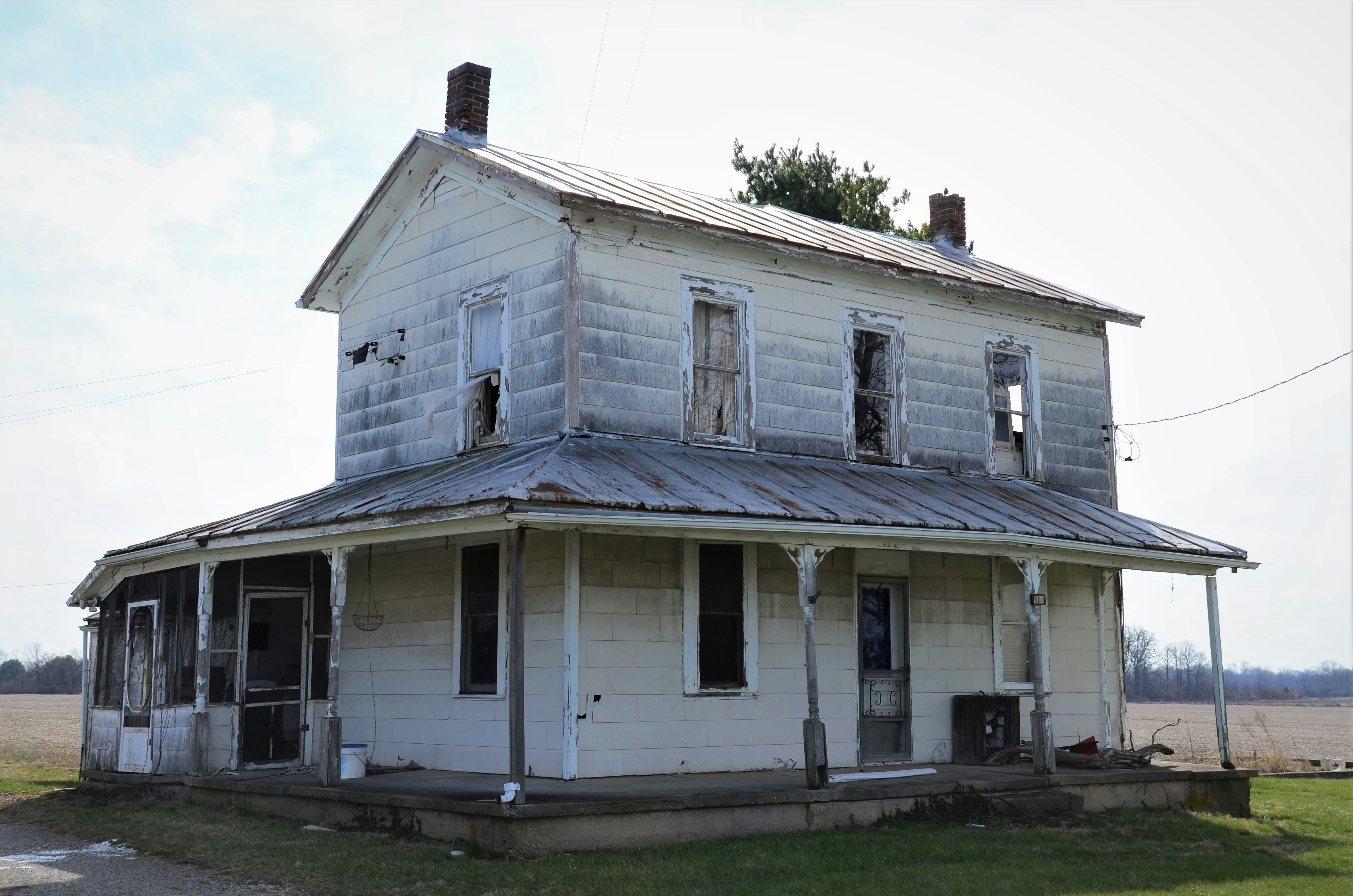 An old run down house with a rusty roof photo – Free House Image on ...