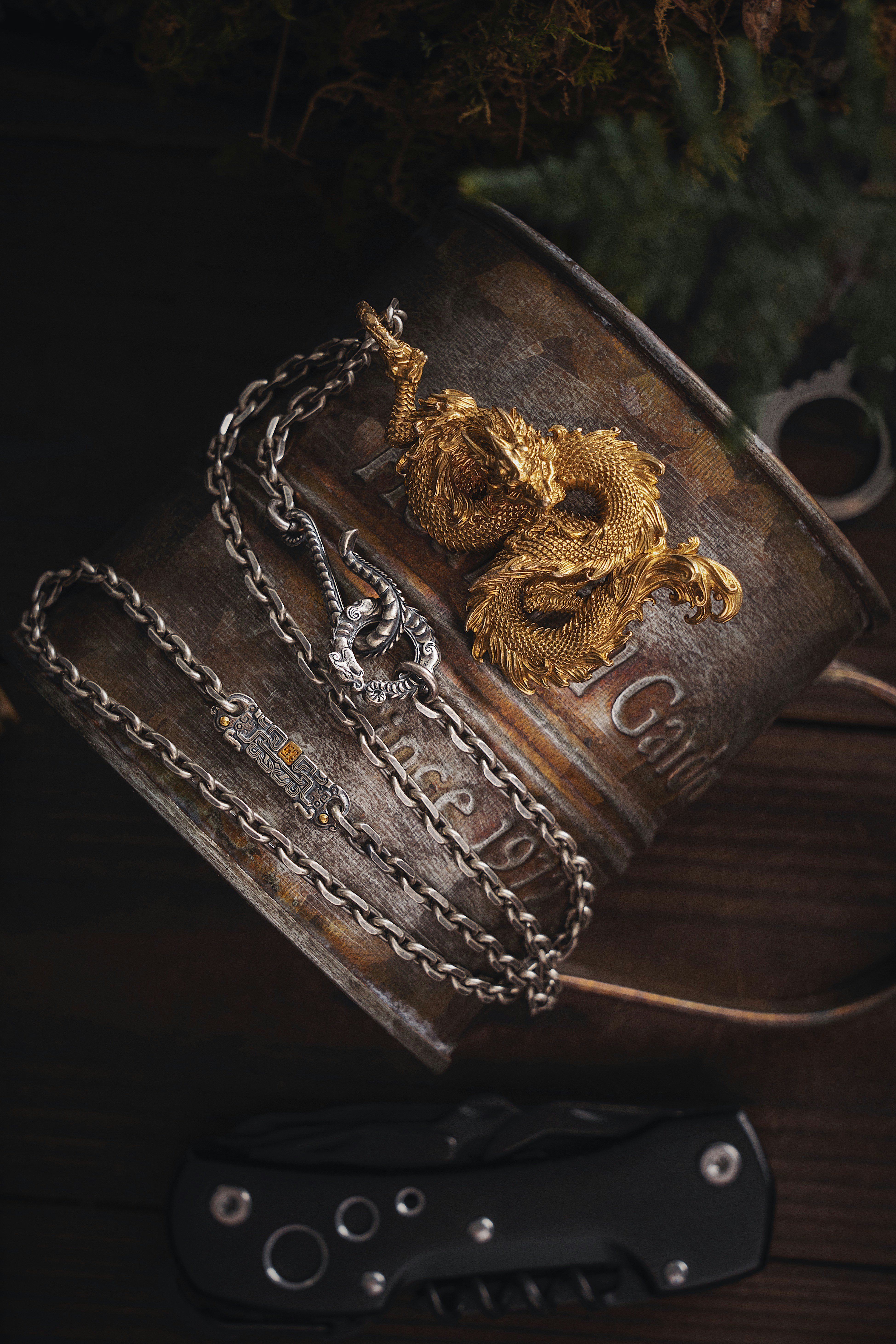 A close up of a metal container on a table photo – Free Wallet Image on ...