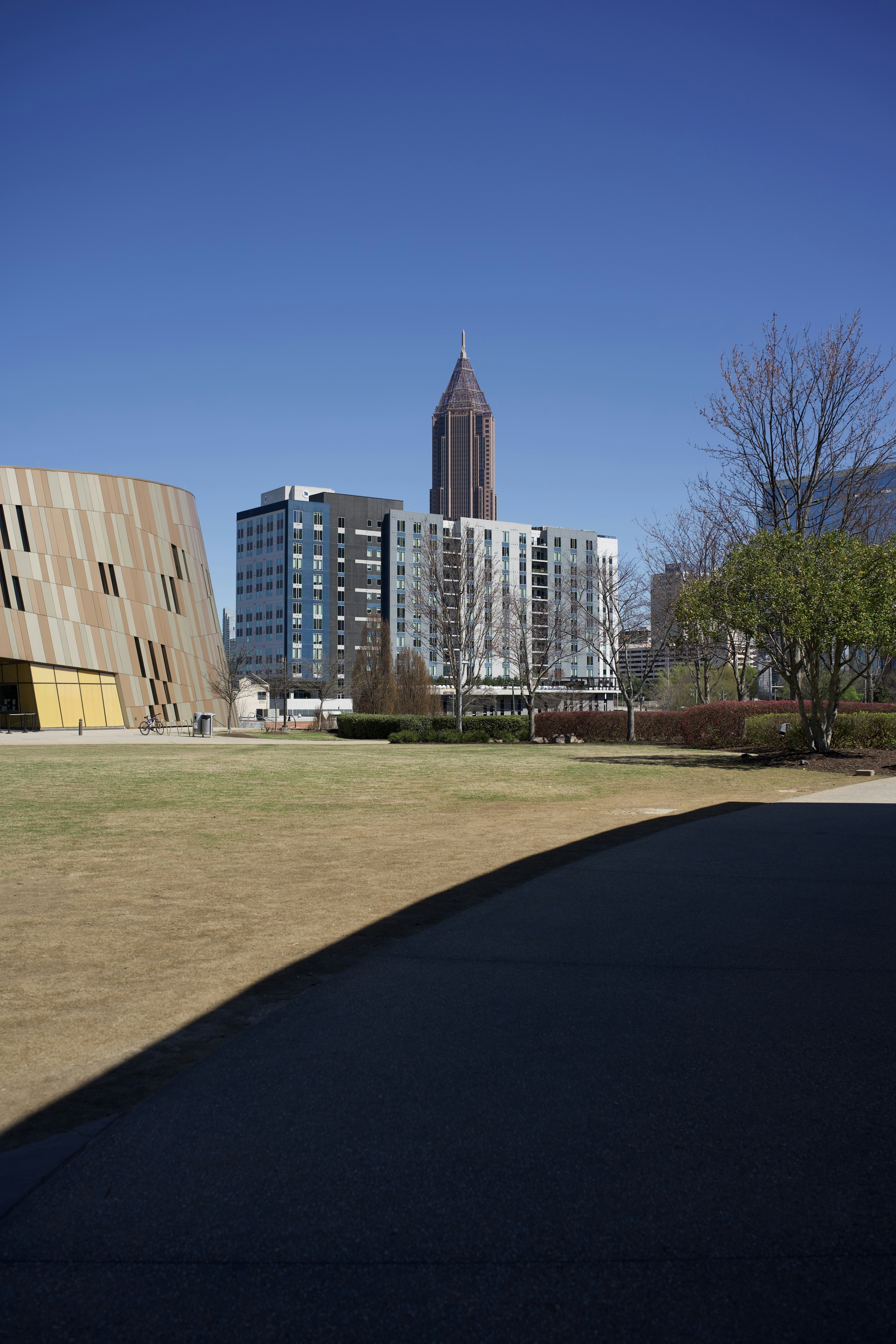 A large building with a very tall tower in the background photo – Free ...