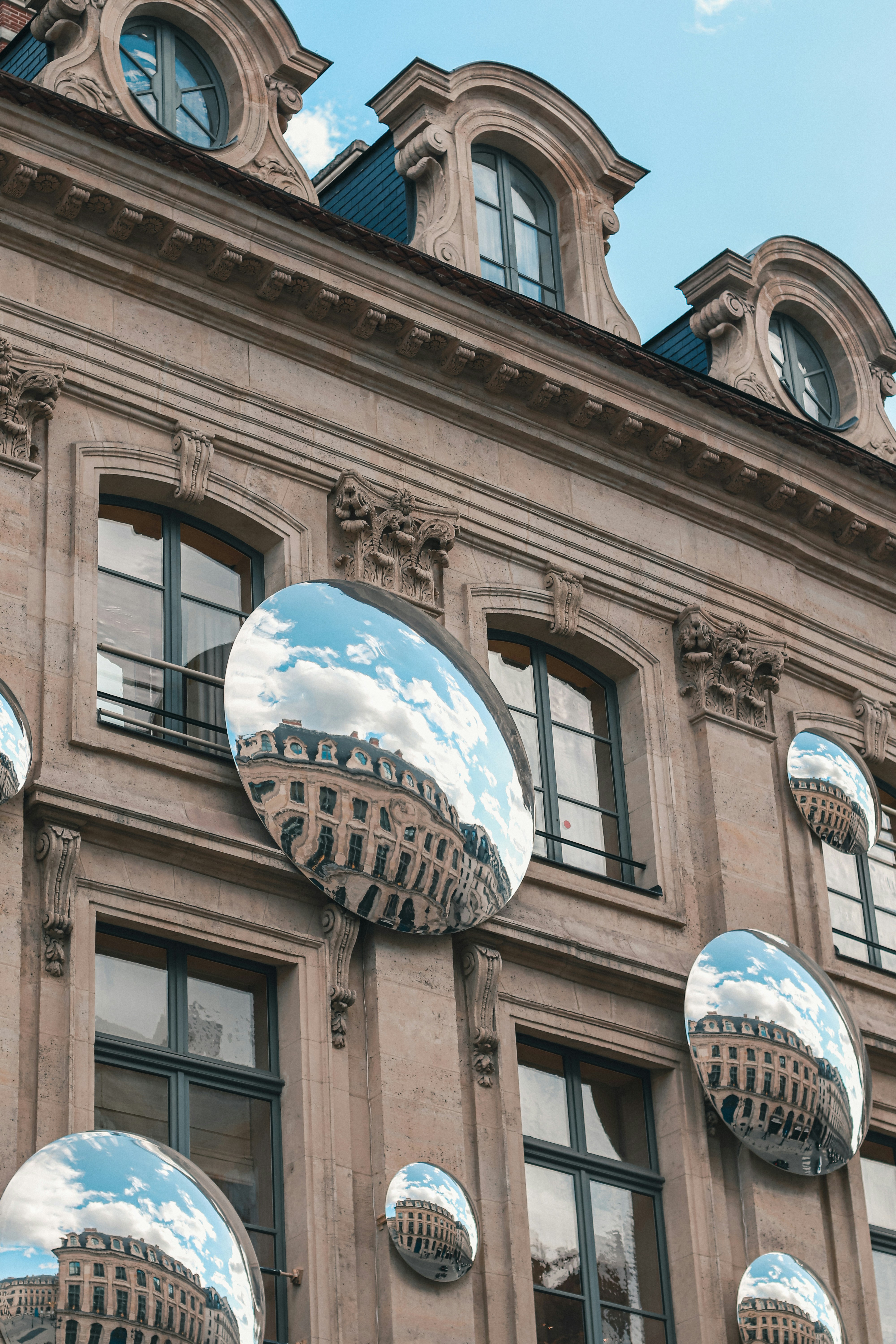 A building that has a bunch of mirrors on it photo – Free Building ...