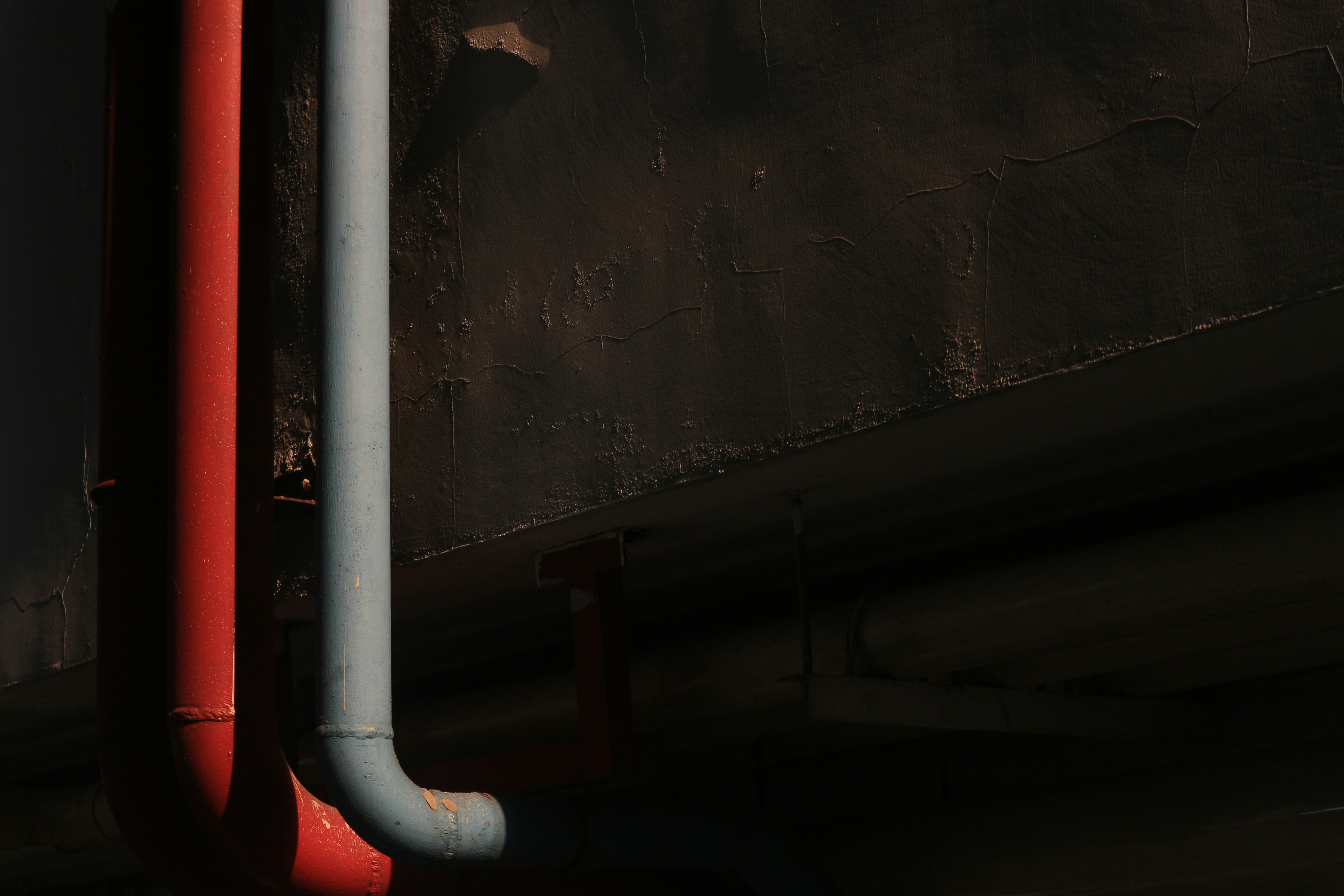 A close up of a red and gray pipe photo – Free Hockey Image on Unsplash