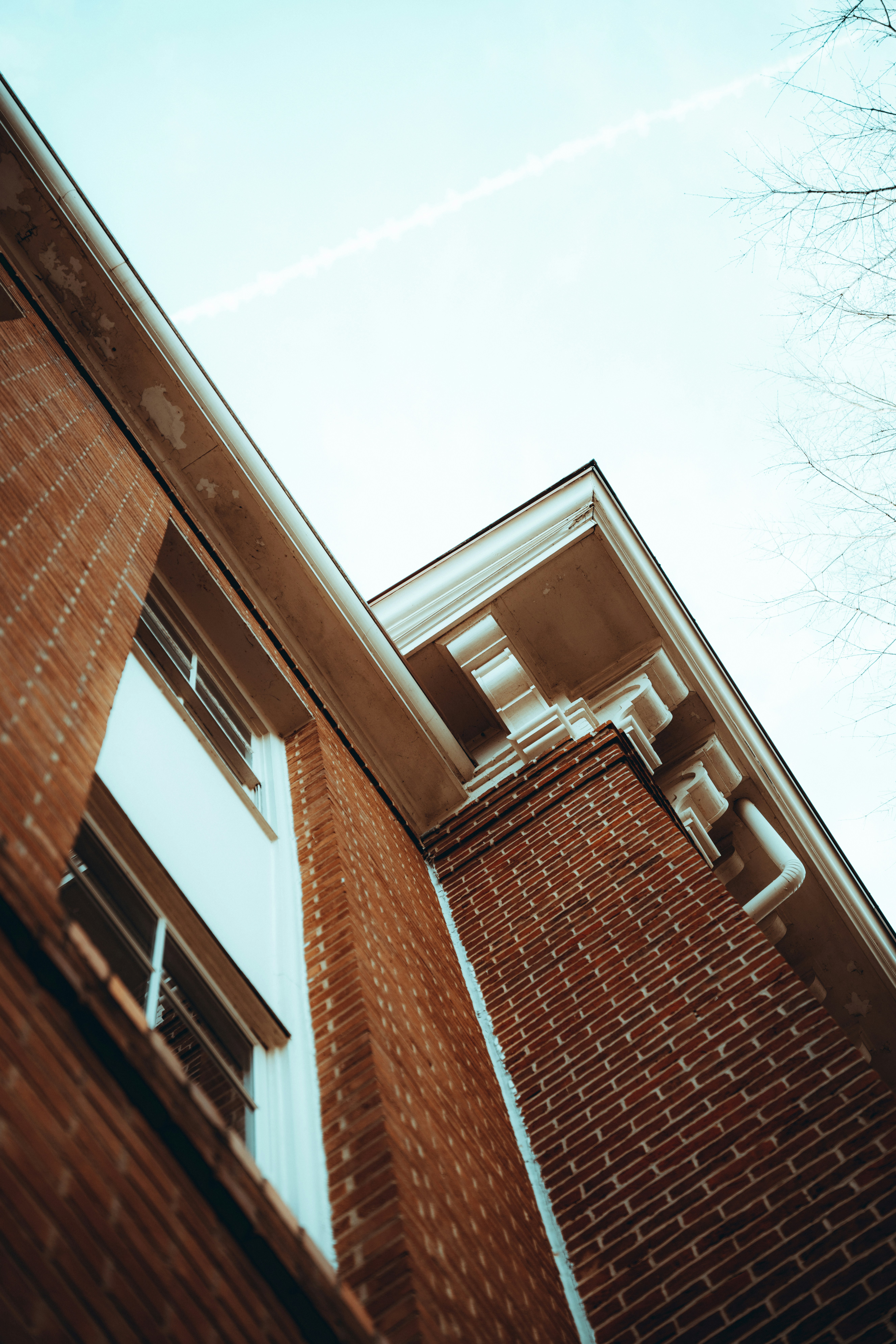 A tall brick building with a sky background photo – Free Brick Image on ...