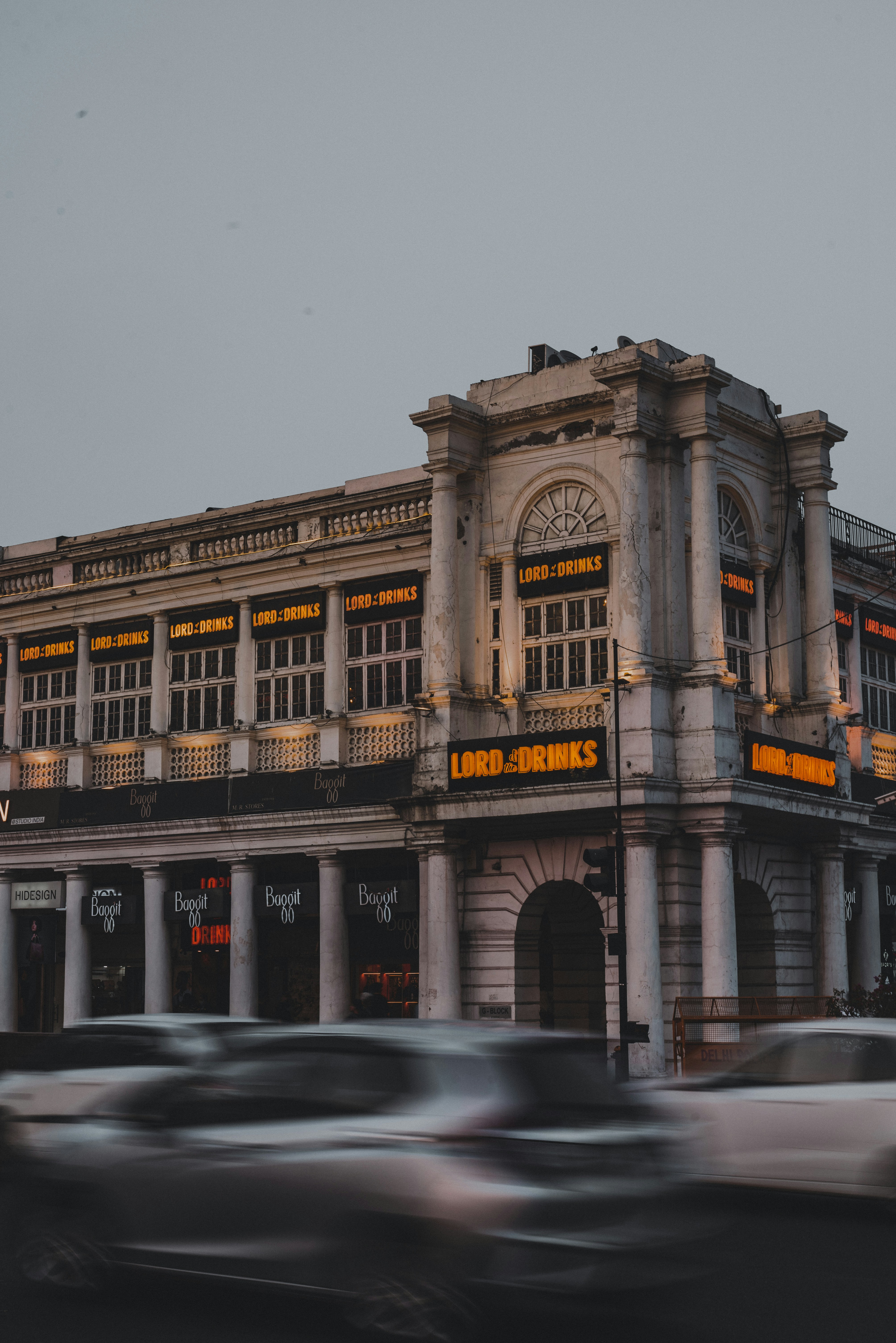 LORD DRINKS Corner: A Dusk Facade Where Stone Meets Neon