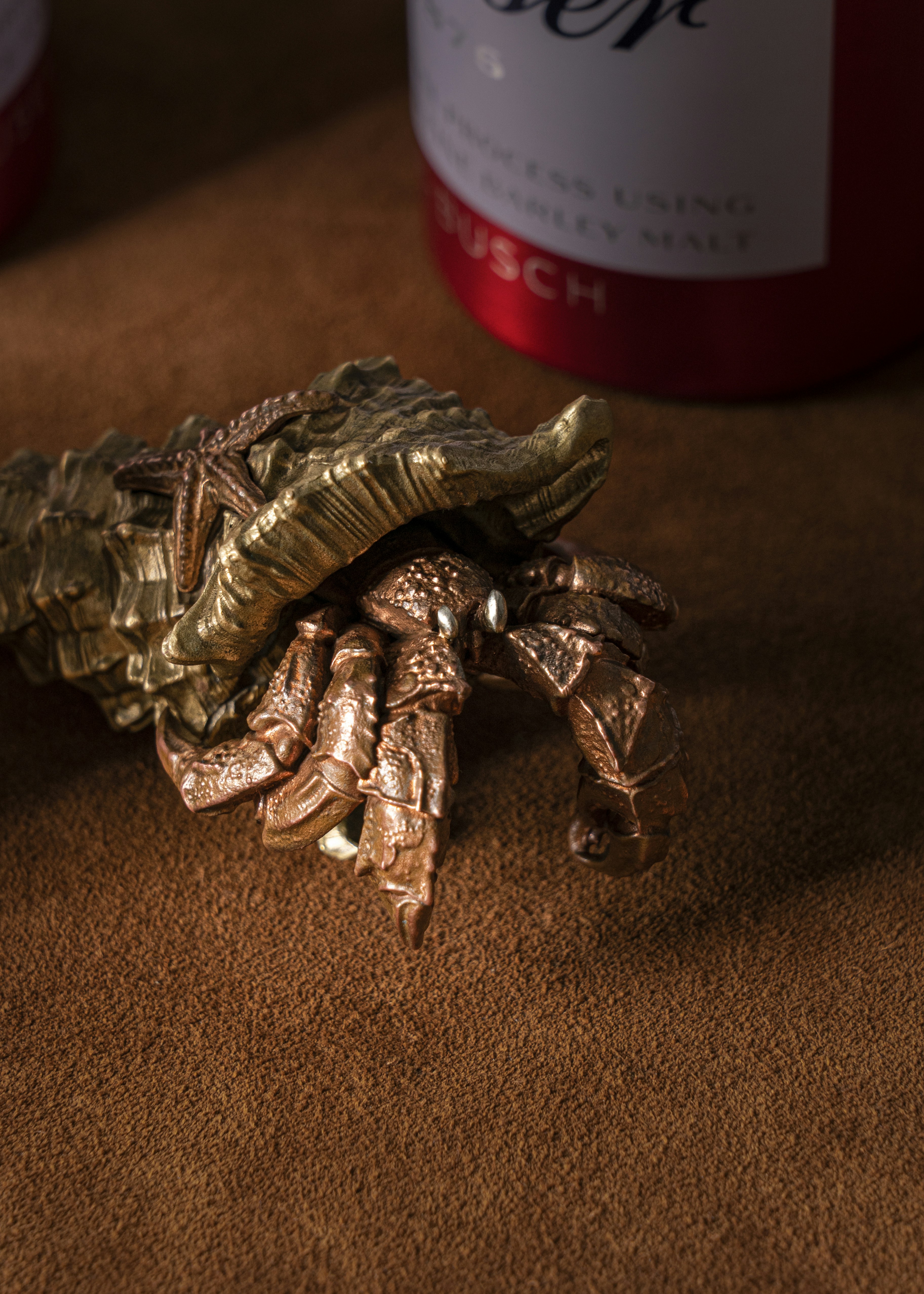 A close up of a small metal object on a table photo – Free Electronics ...