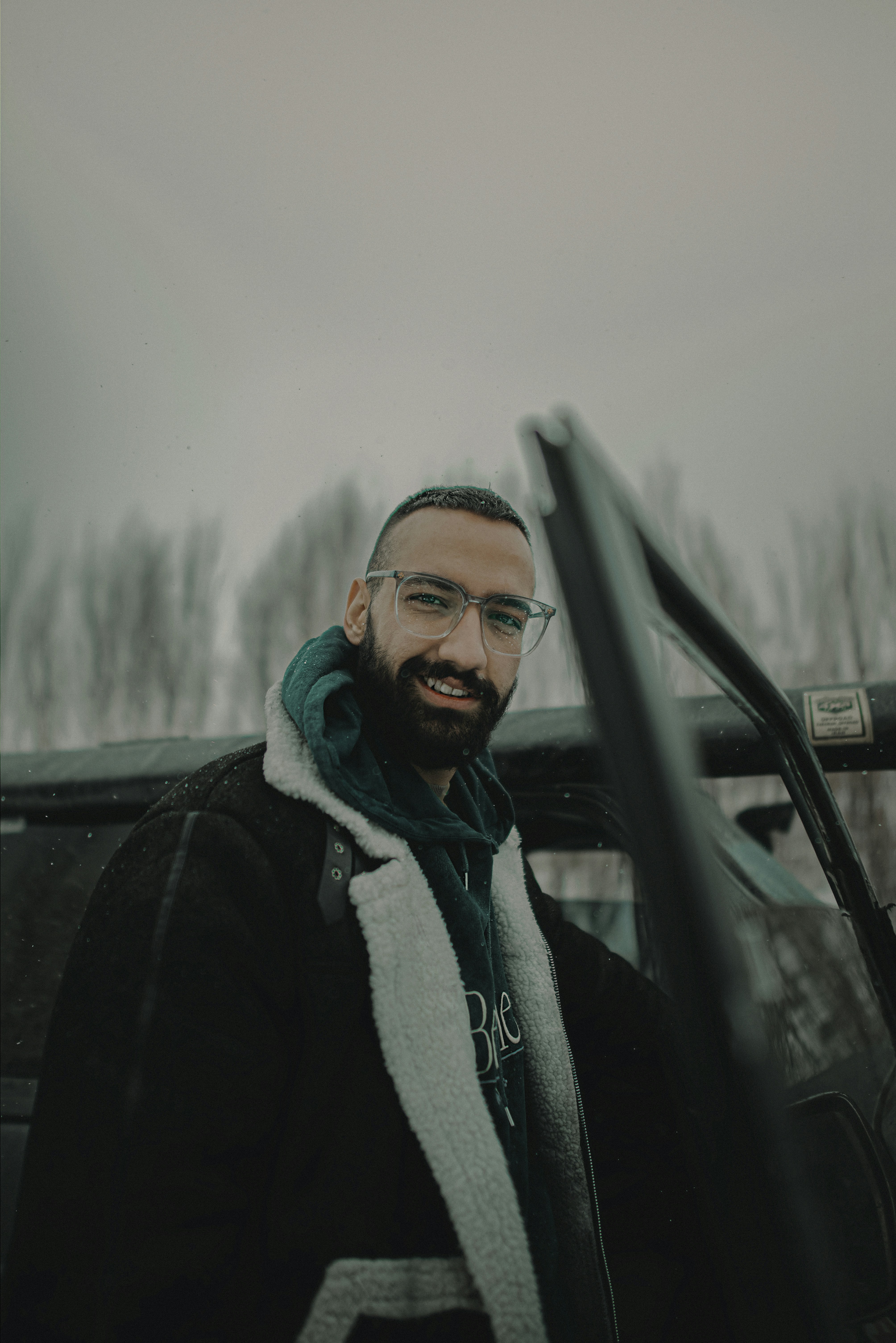Midwinter Drive: A Friendly Glimpse from the Driver's Seat