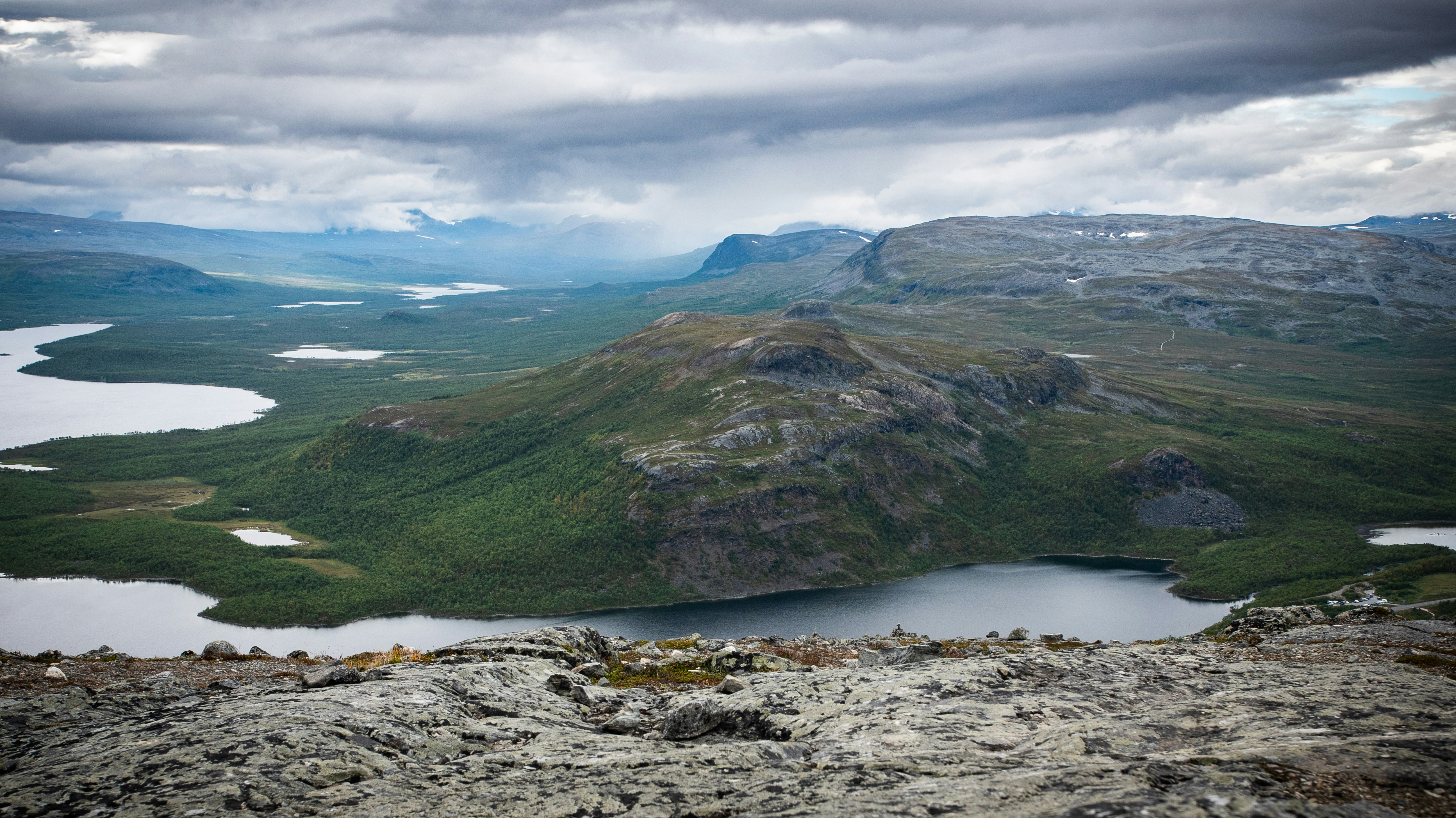 A view of a mountain range with a lake in the foreground photo – Free ...