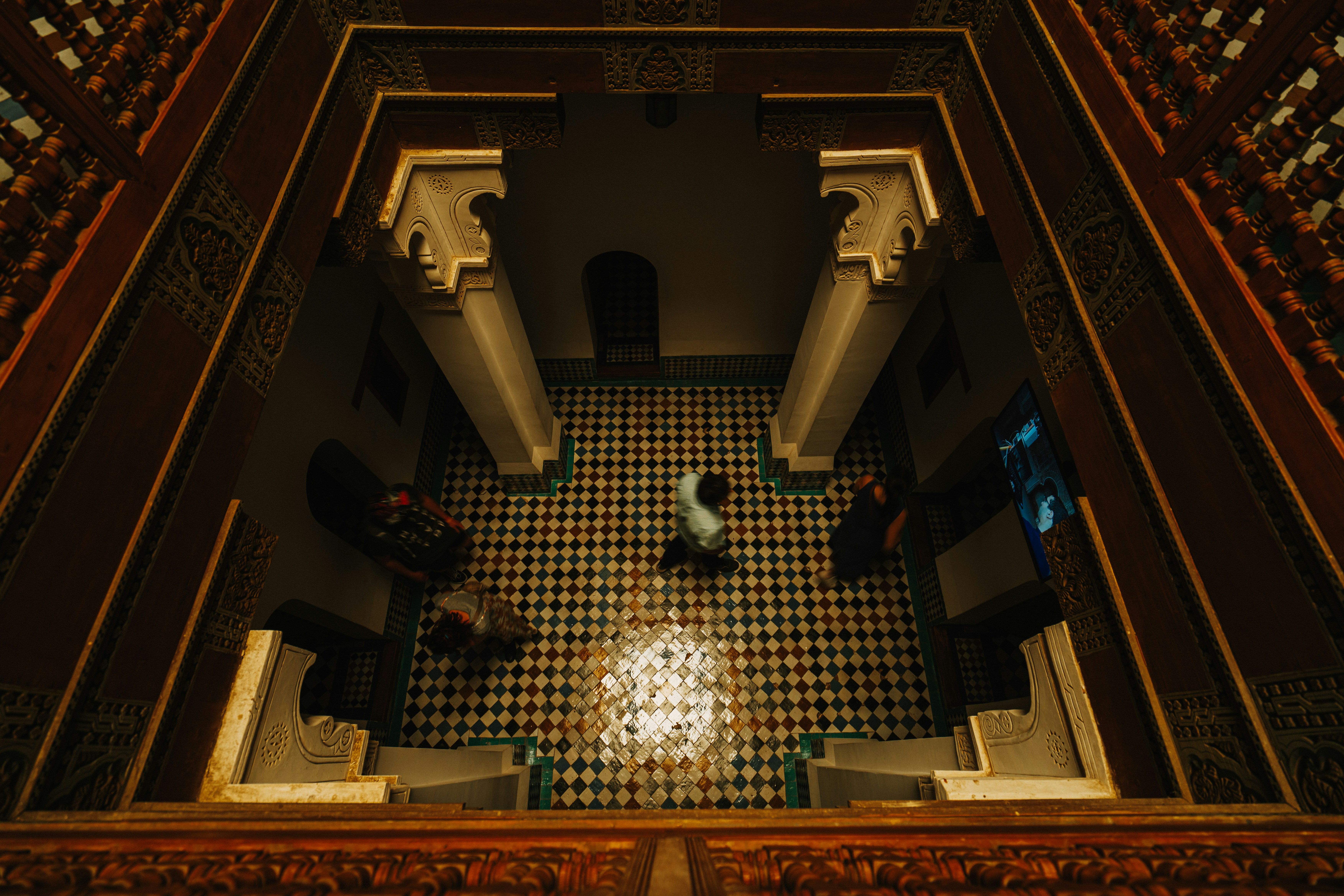 An overhead view of a bathroom with a tiled floor photo – Free Building ...