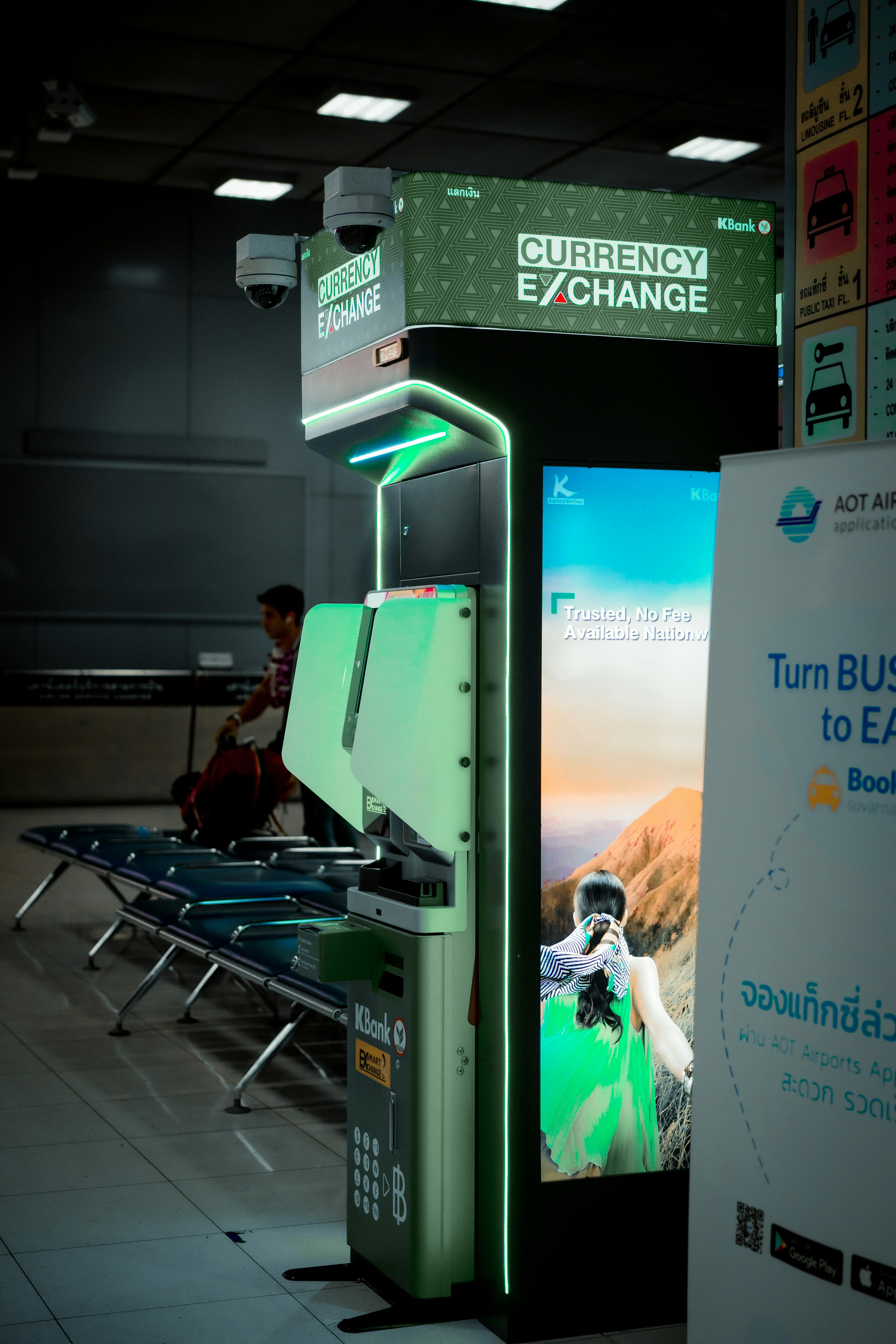 A bus ticket machine sitting in front of a sign photo – Free Street ...