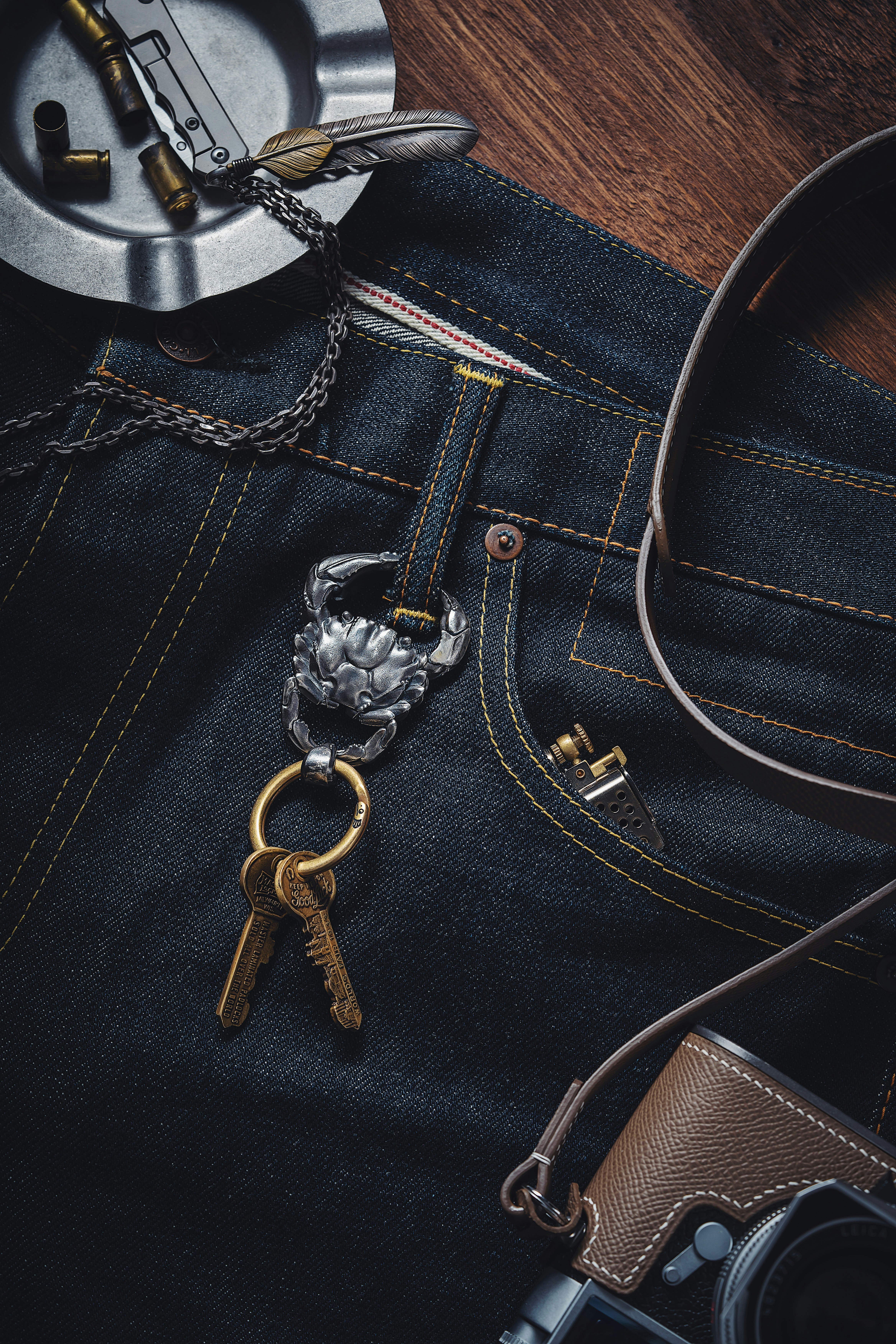 A pair of jeans with a bunch of keys in the pocket photo – Free Jewelry ...