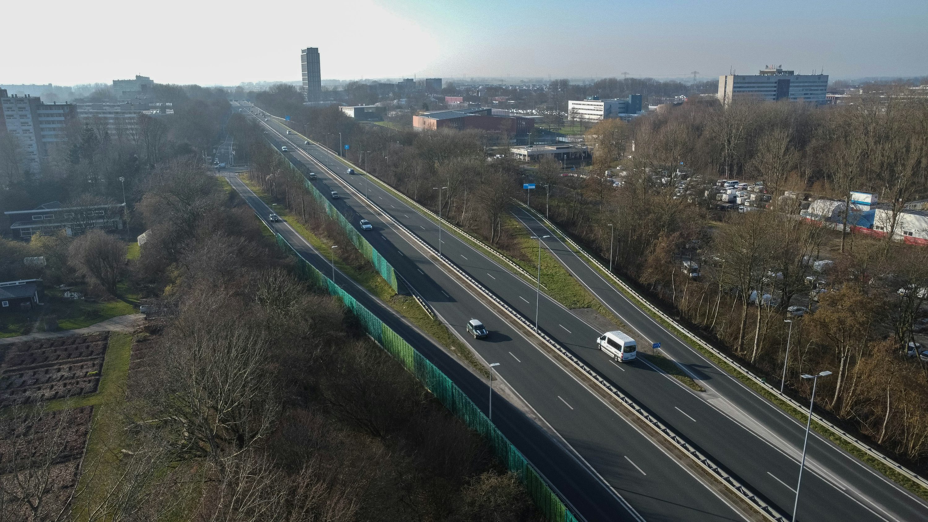 Une vue aérienne d’une autoroute dans une ville photo – Image gratuite ... Une vue aérienne d’une autoroute dans une ville photo – Image gratuite ...