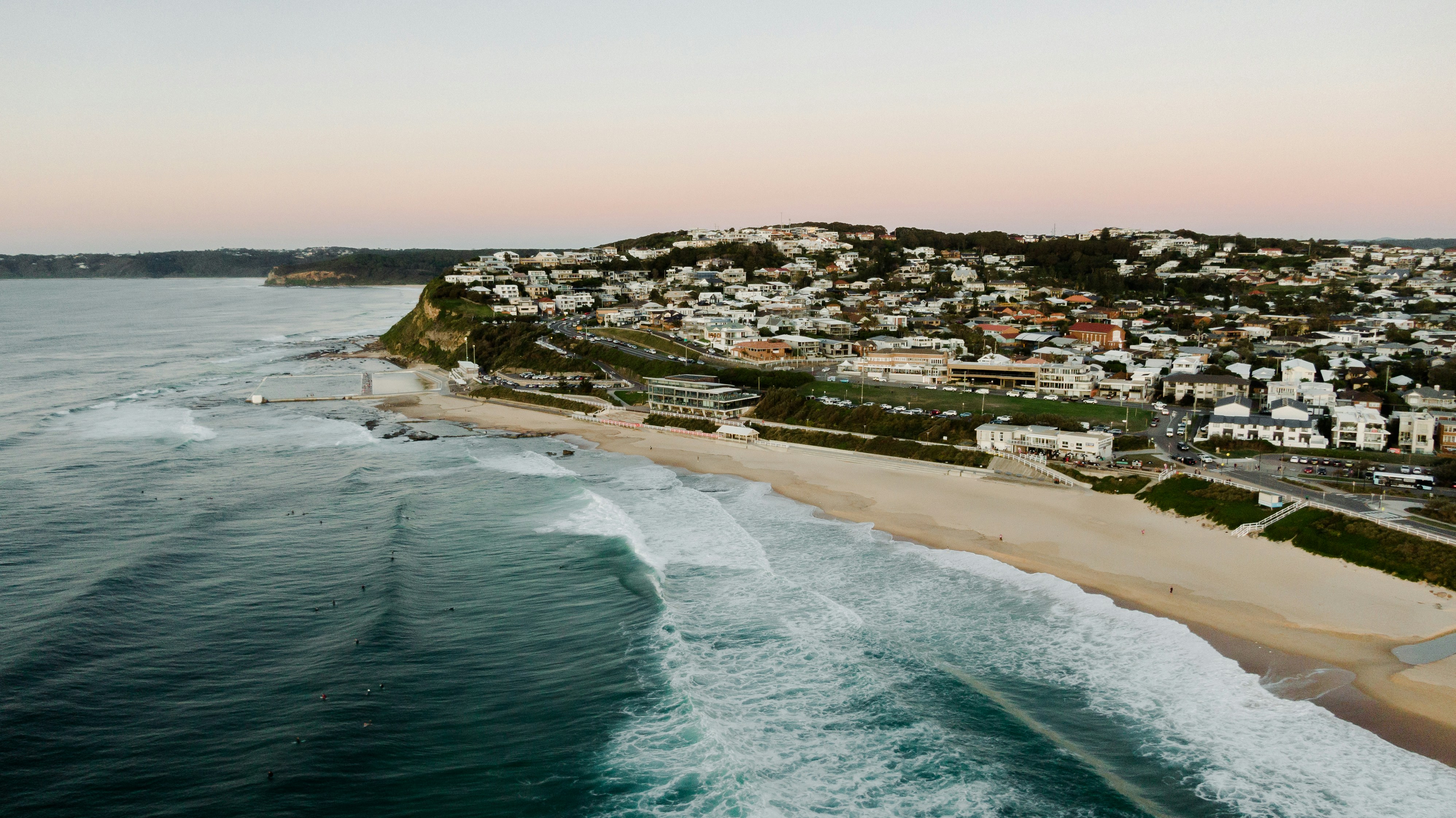 Seaside Terrace: A Cliffside Town Overlooking the Quiet Tide