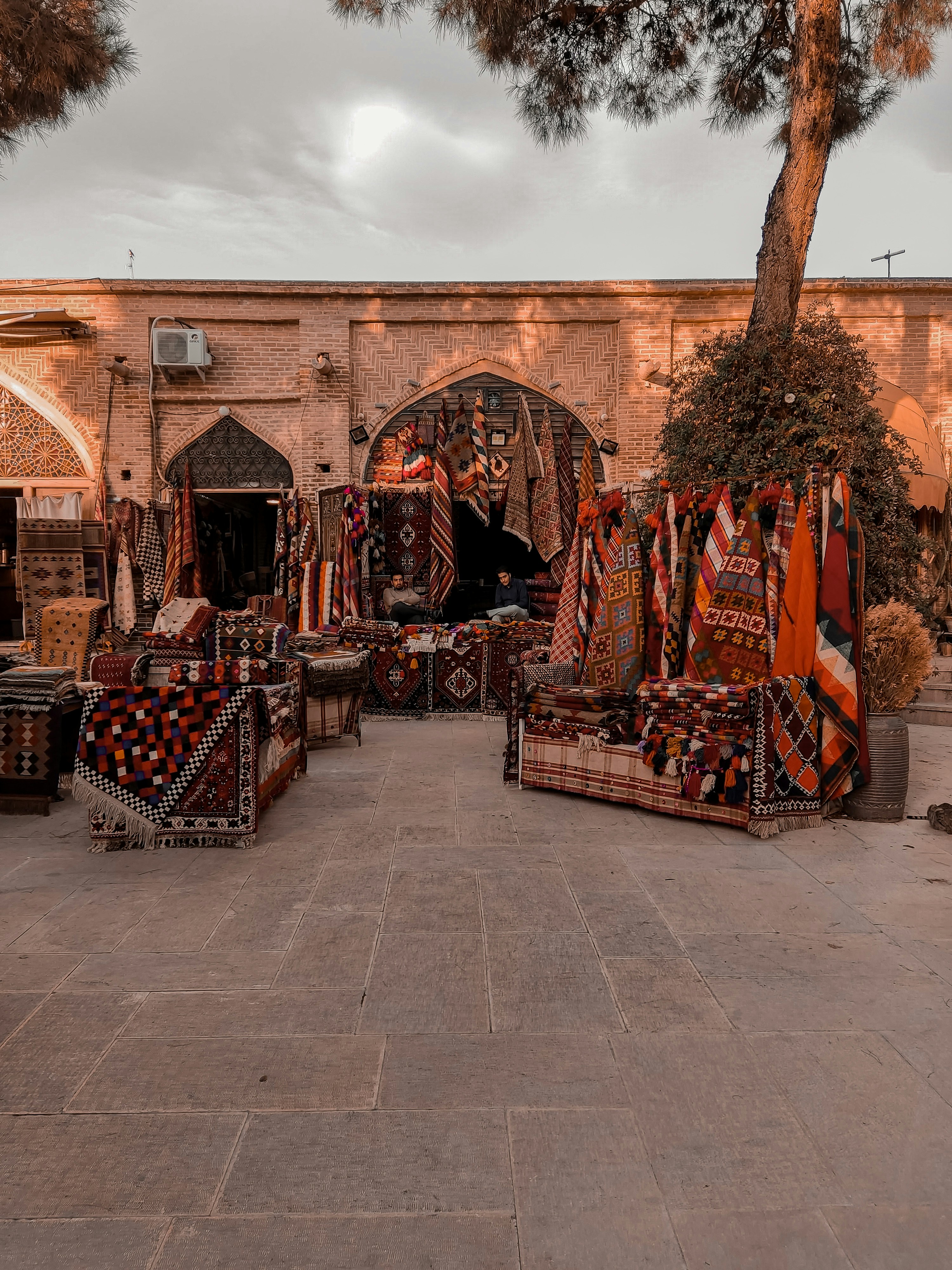 A group of beds sitting in front of a building photo – Free Shiraz ...