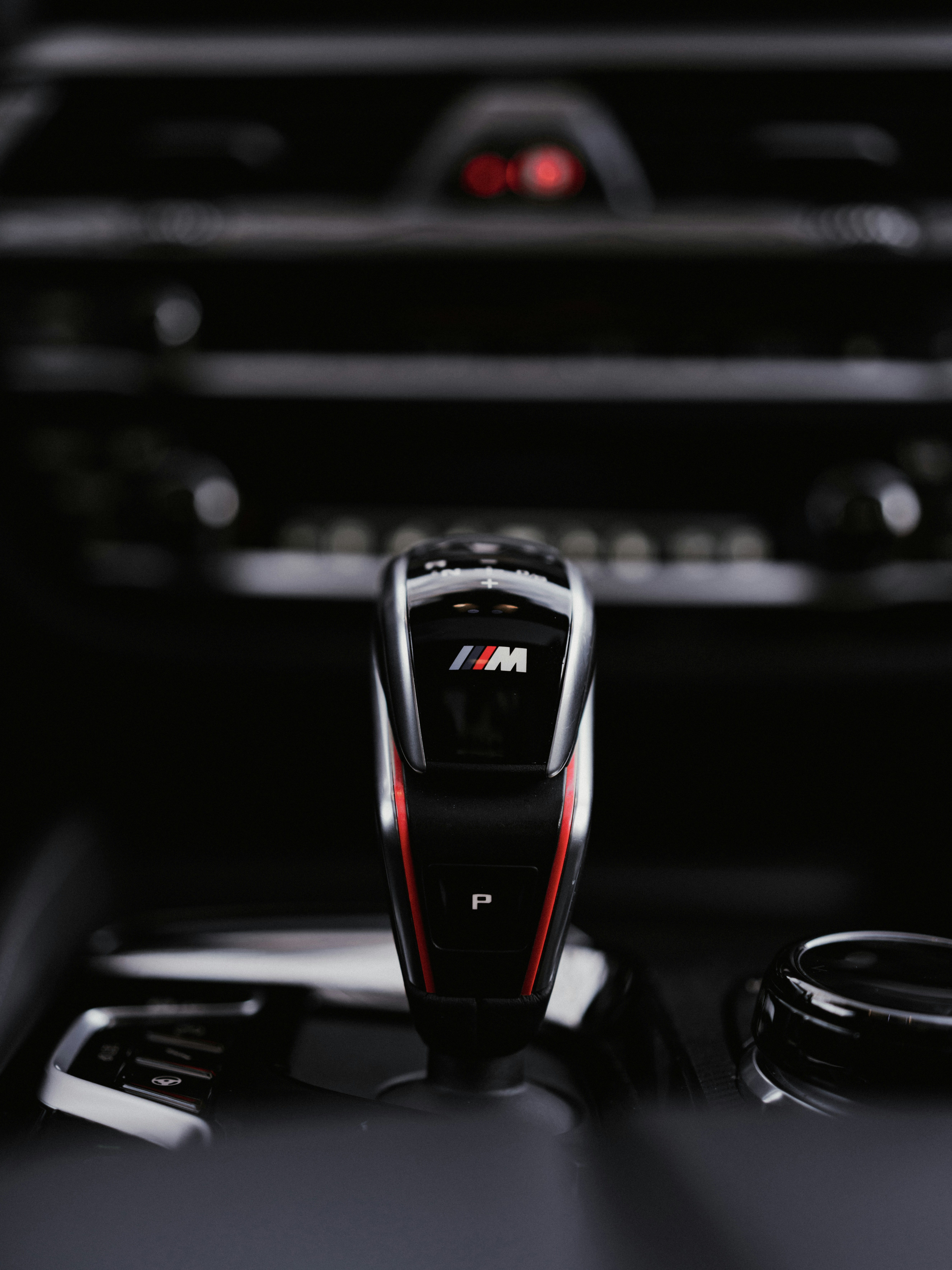 Centre Stage: BMW M Gearshift in a Quiet Cabin