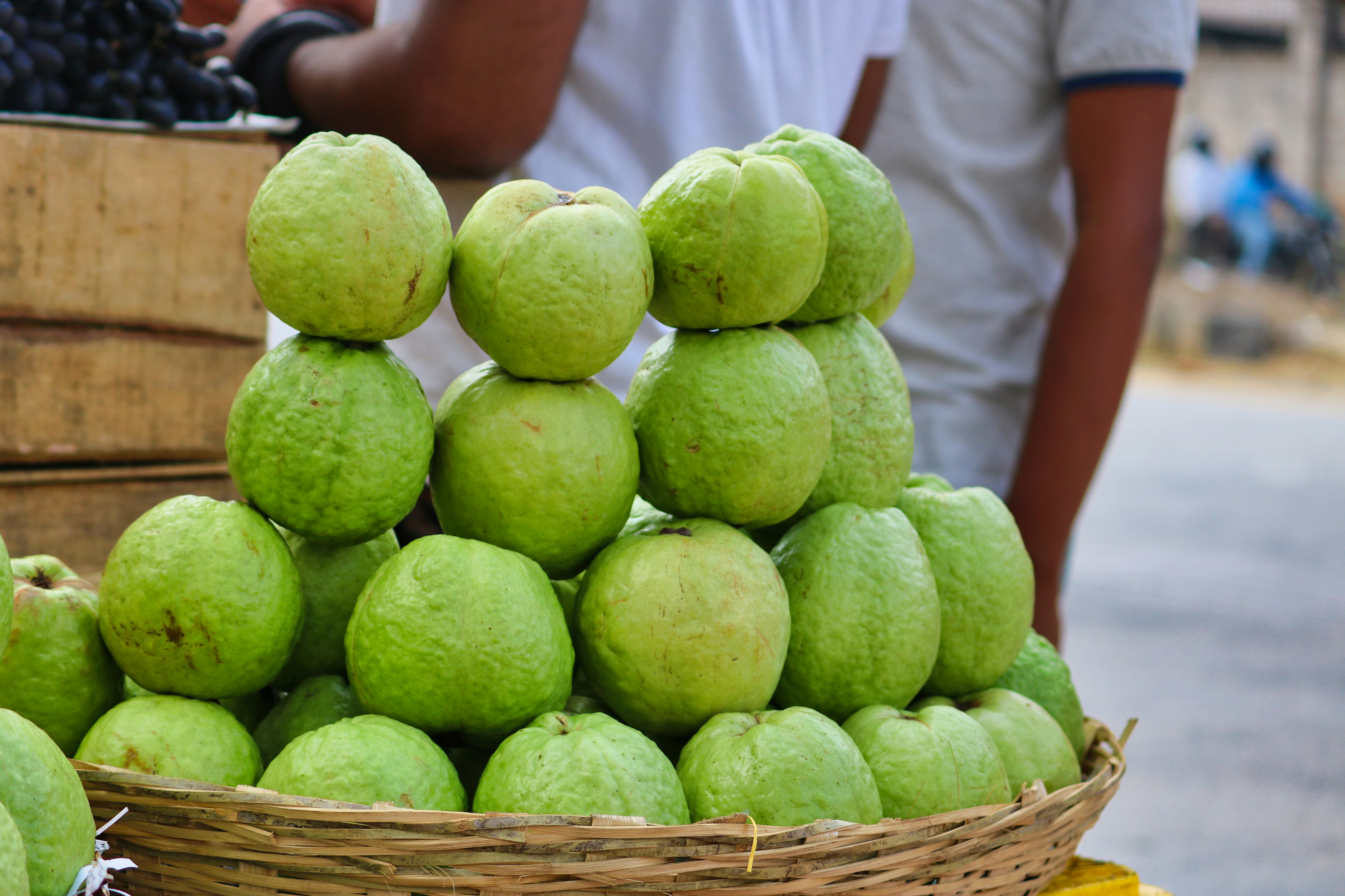 Verdant Pyramid: Fresh Gritted Lemons Forming a Market Stack
