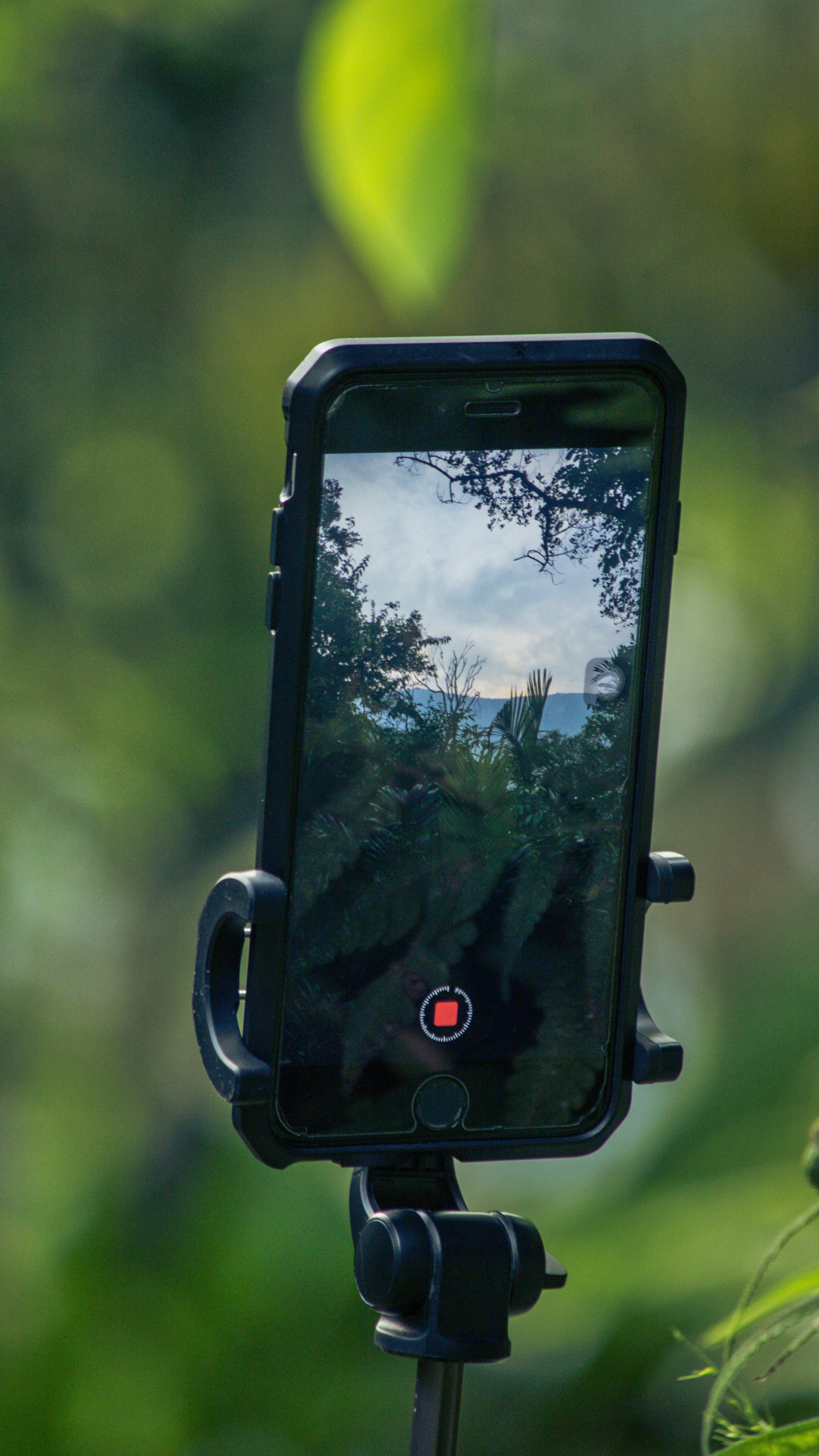 a cell phone that is sitting on a tripod
