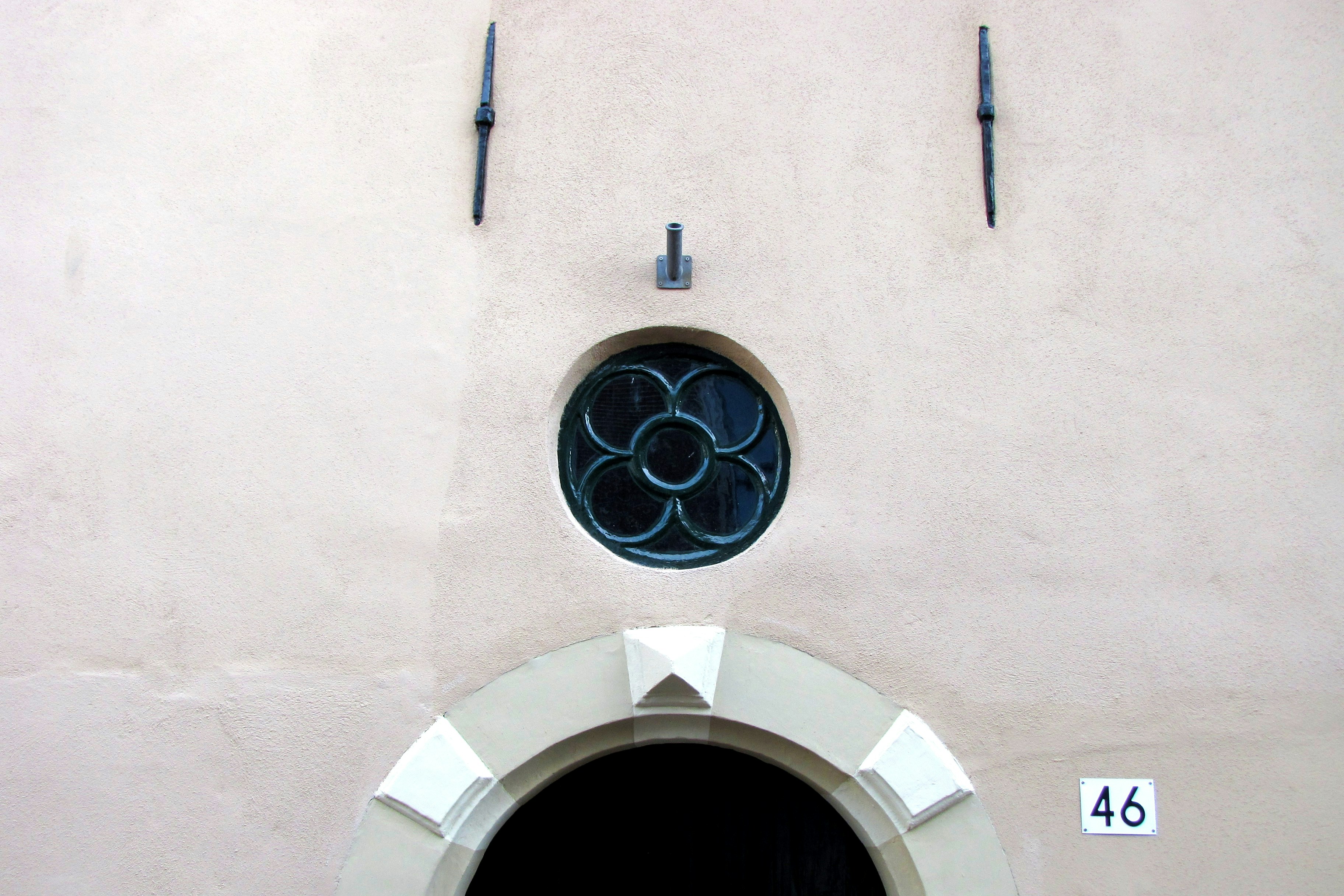 Circle Window Pictures | Download Free Images on Unsplash