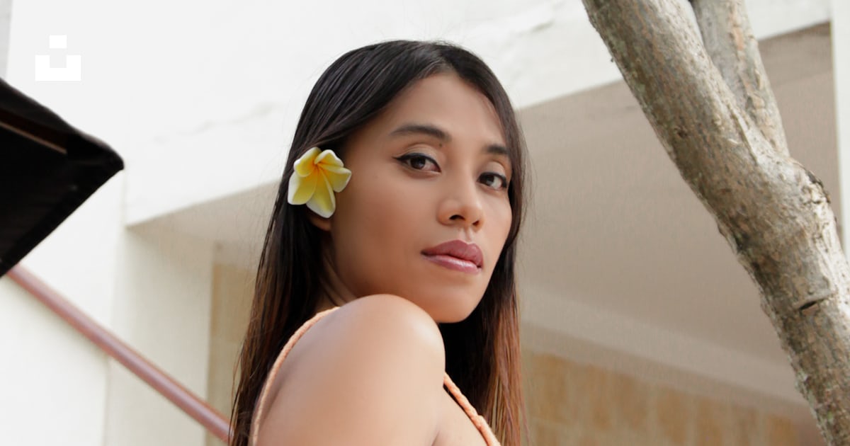 髪に花を持つ女性の写真 Unsplashの無料チャングー写真