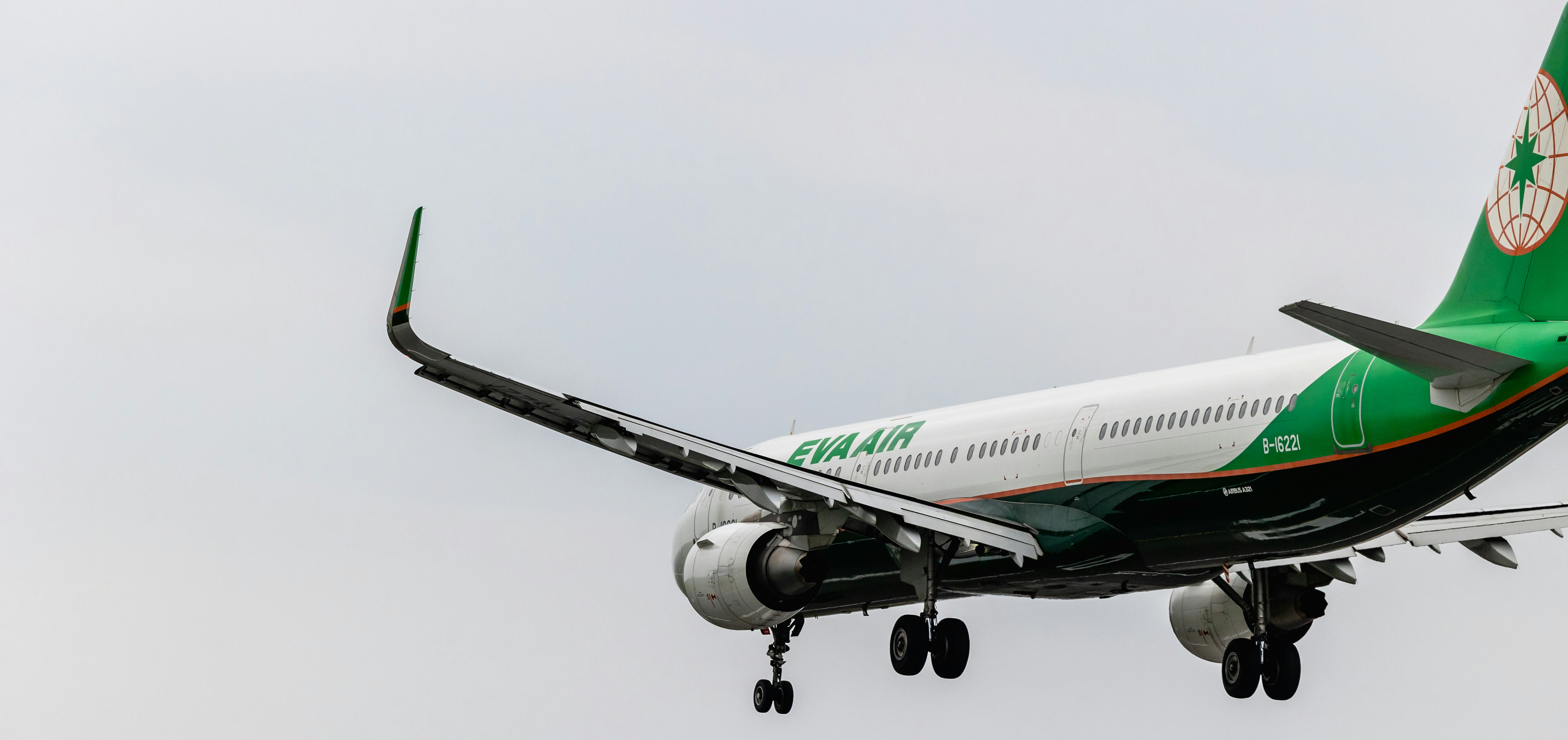 Green Tail Descent: EVA Air Glides toward Landing under a Quiet Sky