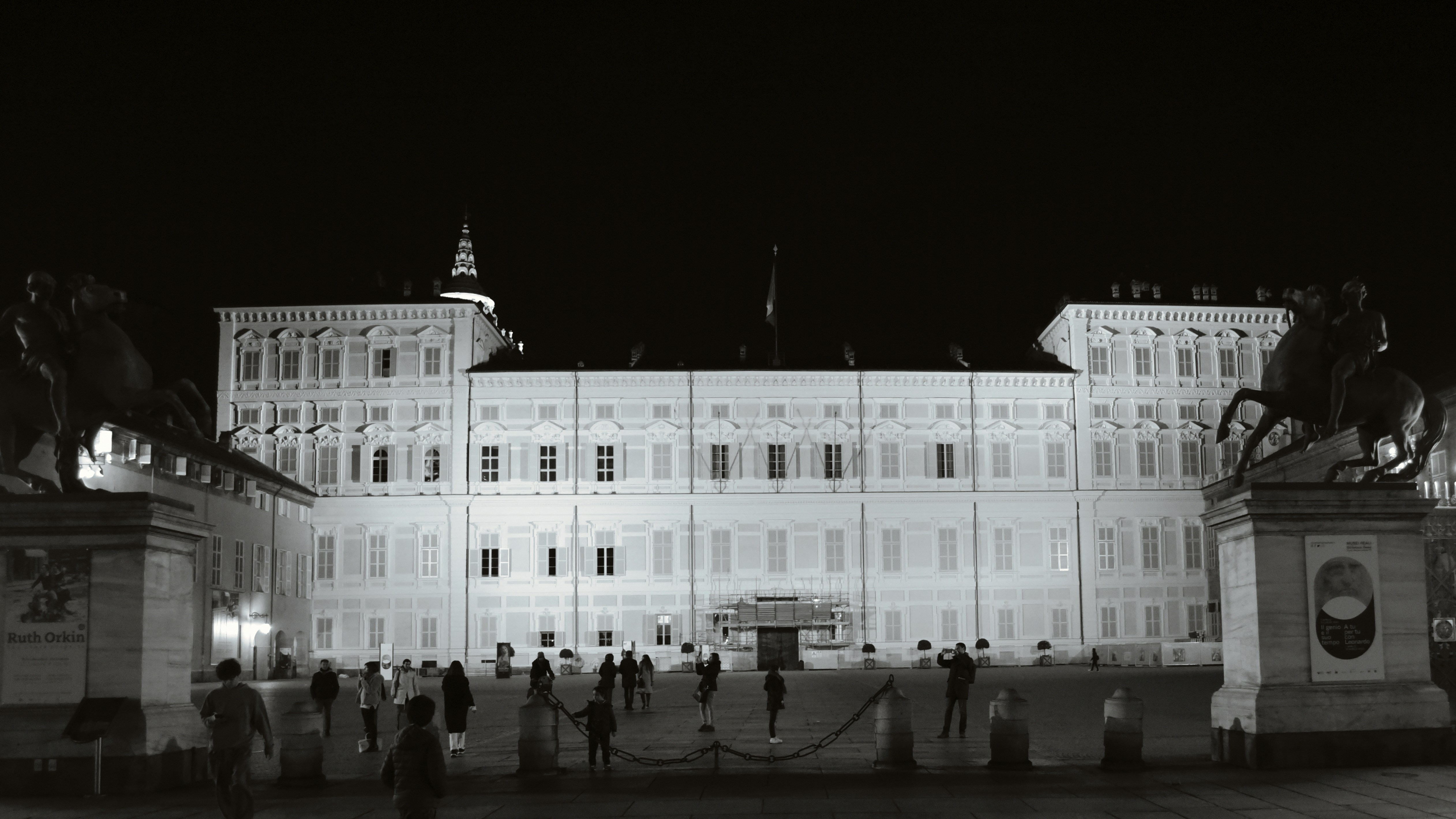 Illuminated Grandeur: A Night at the Royal Palace