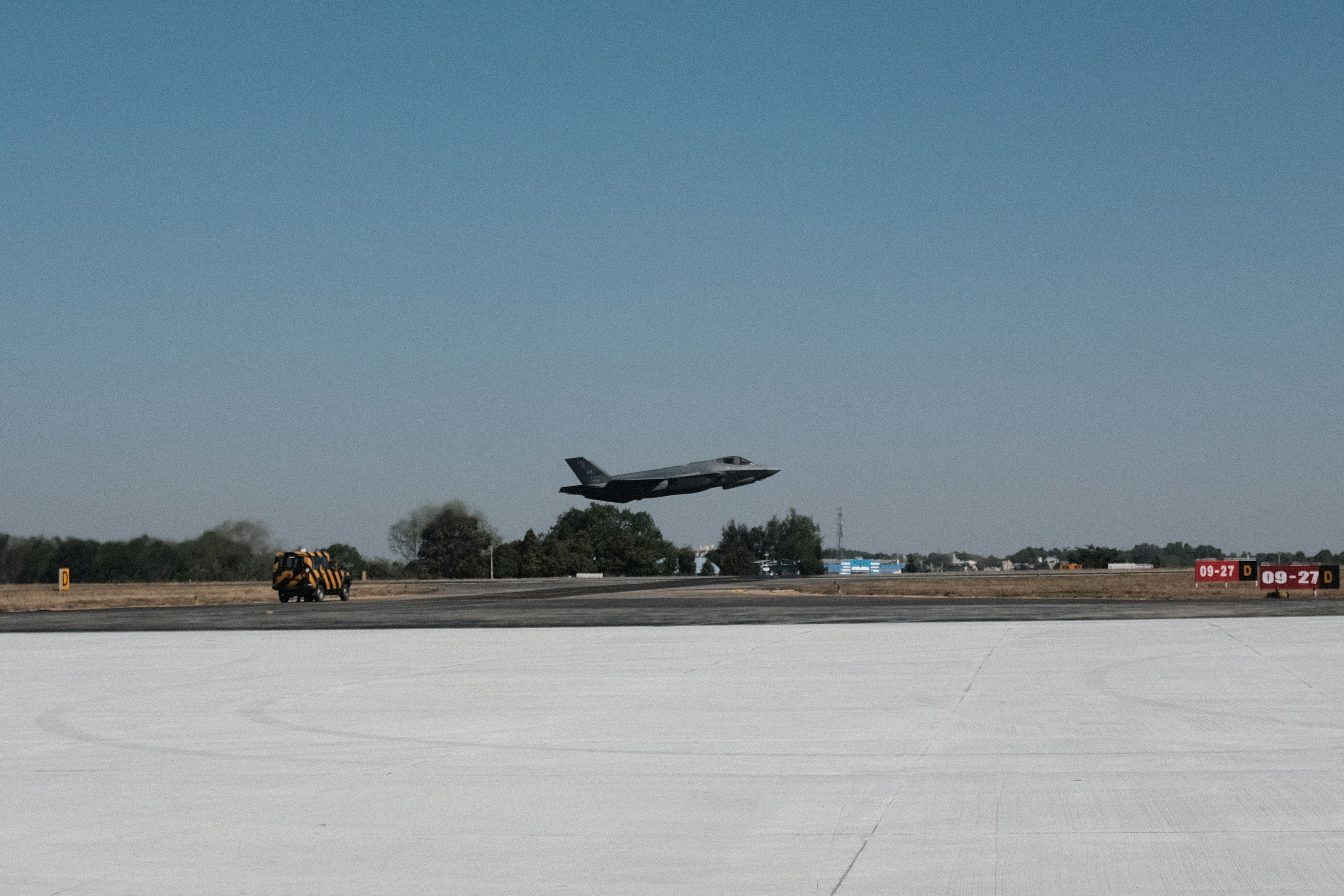 Jet Echo at the Edge of Runway