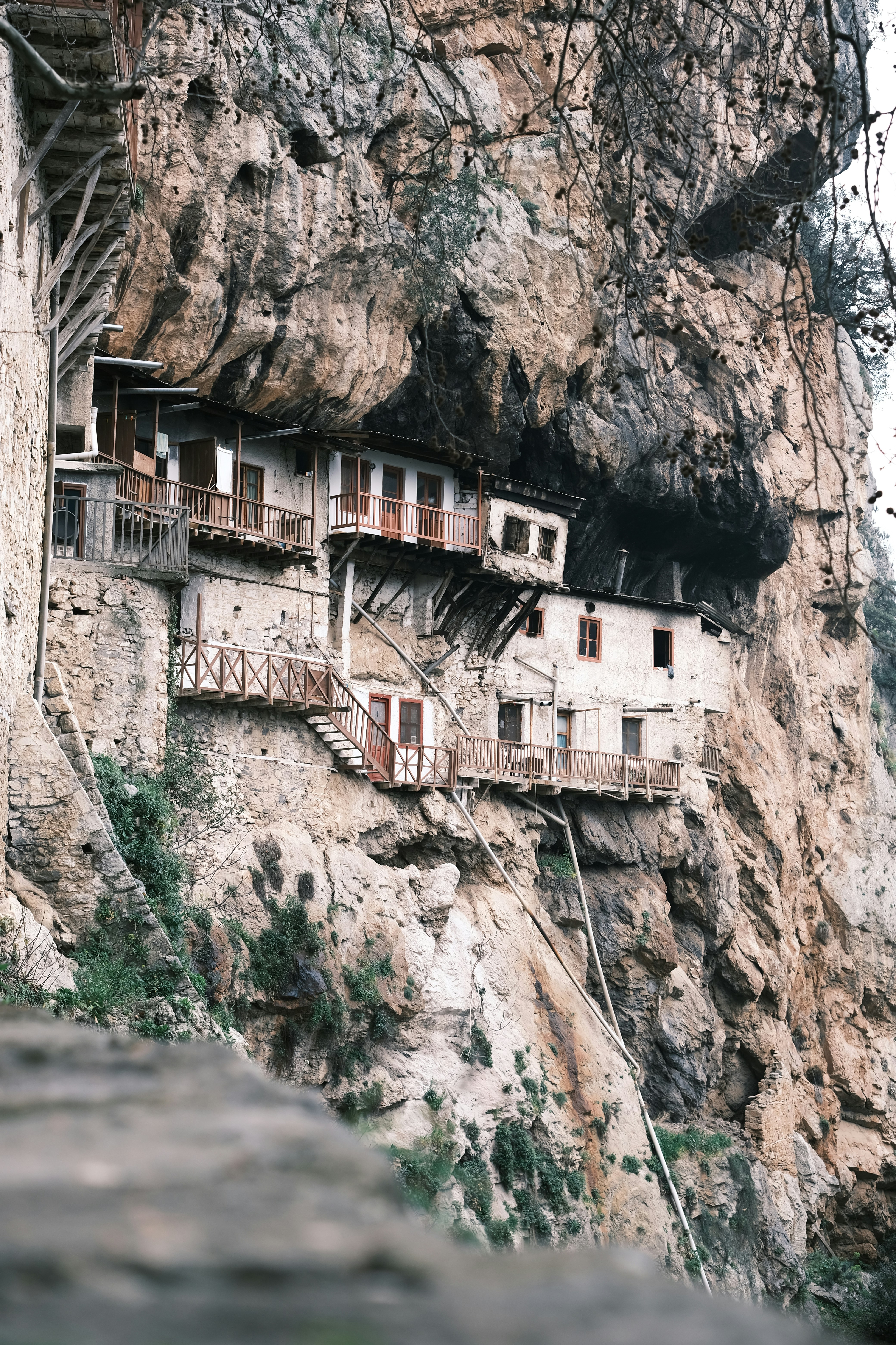 a house built into the side of a cliff