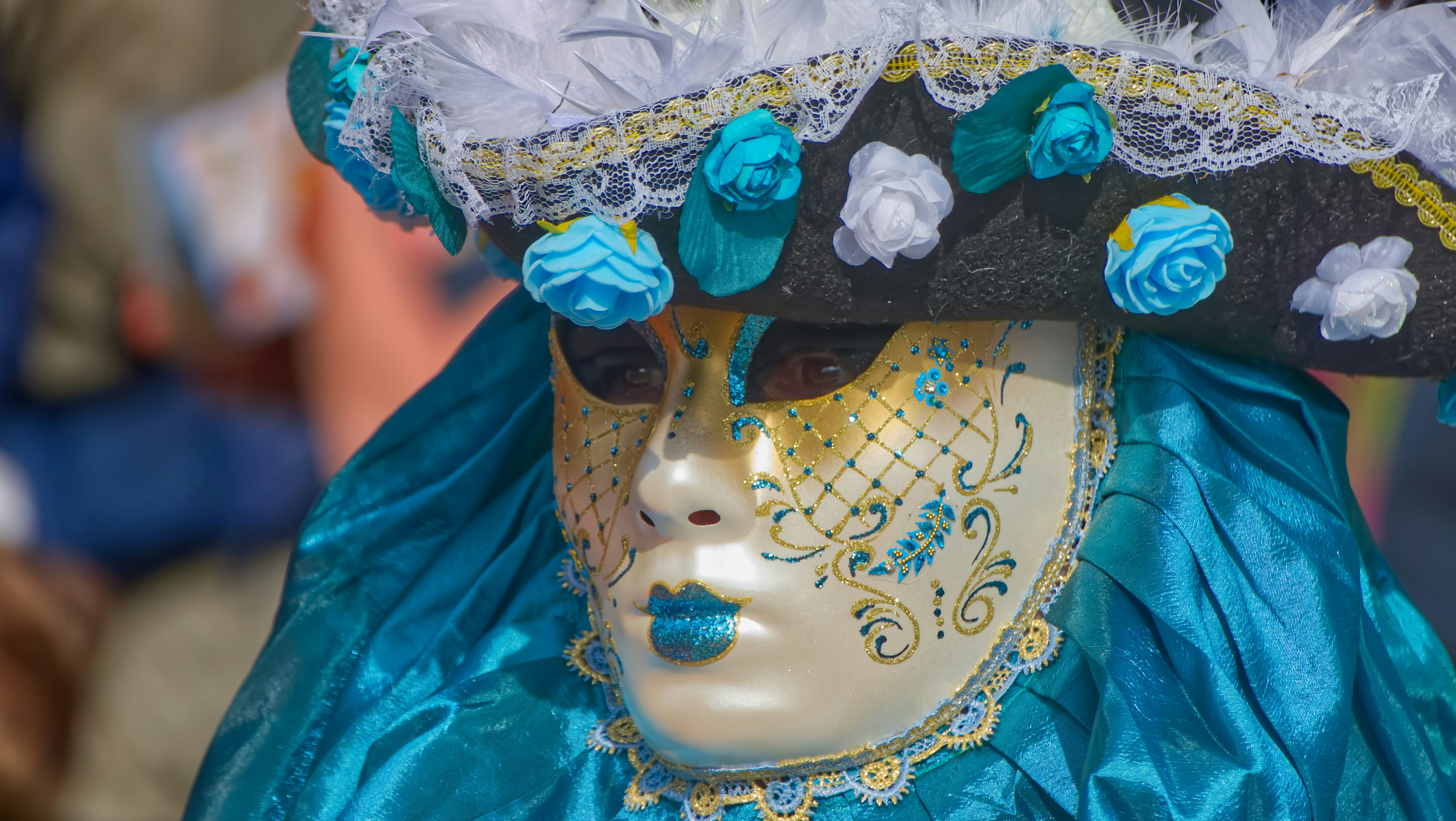 Détail d’un masque d’un des costumes vénitiens présents au carnaval de Loudéac.