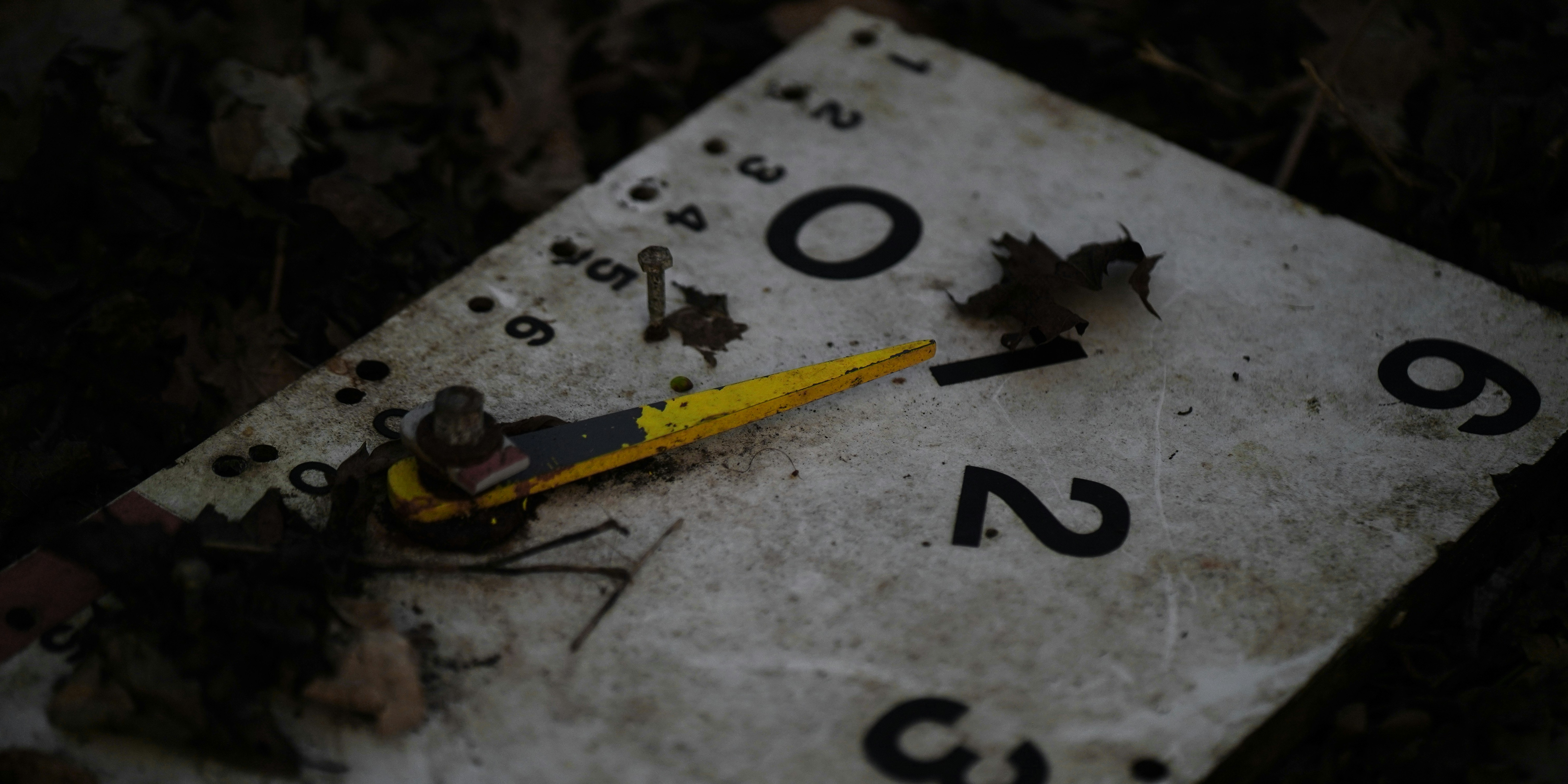 a close up of a sign with a pair of scissors on it