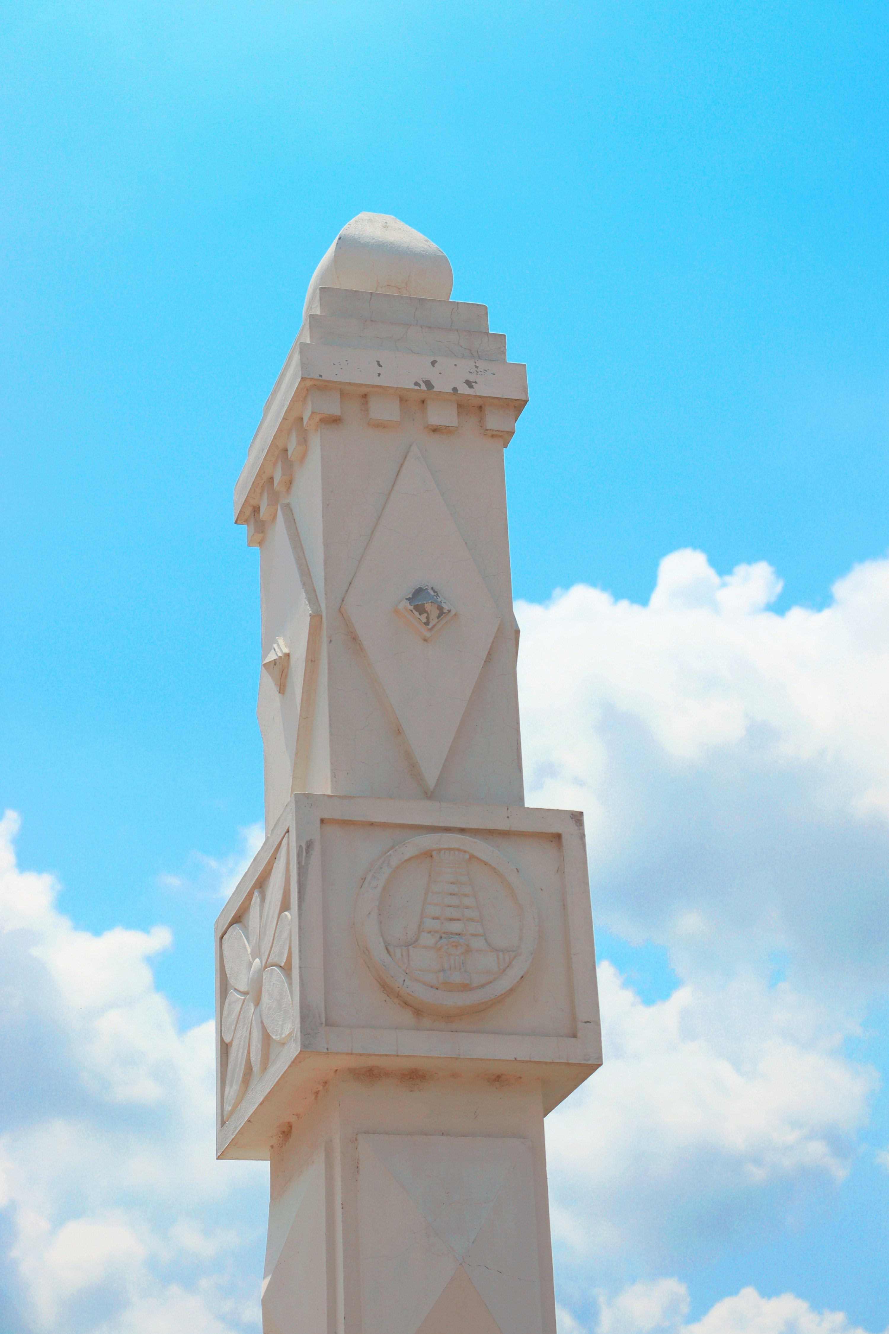 A tall white clock tower with a sky background photo – Free சிவபுரி ...
