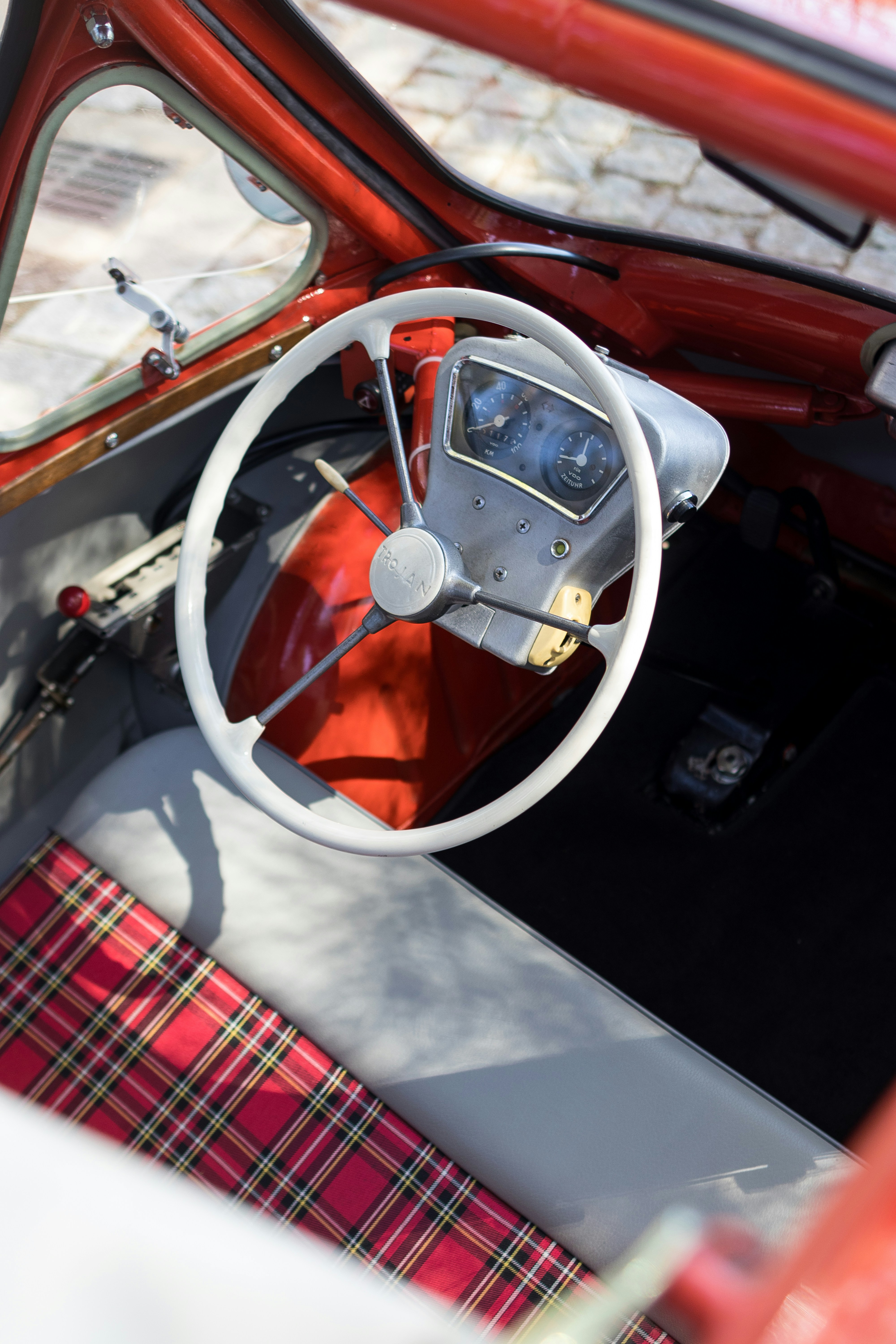 White Wheel, Red Cabin: The Quiet Centerpiece of a Vintage Car