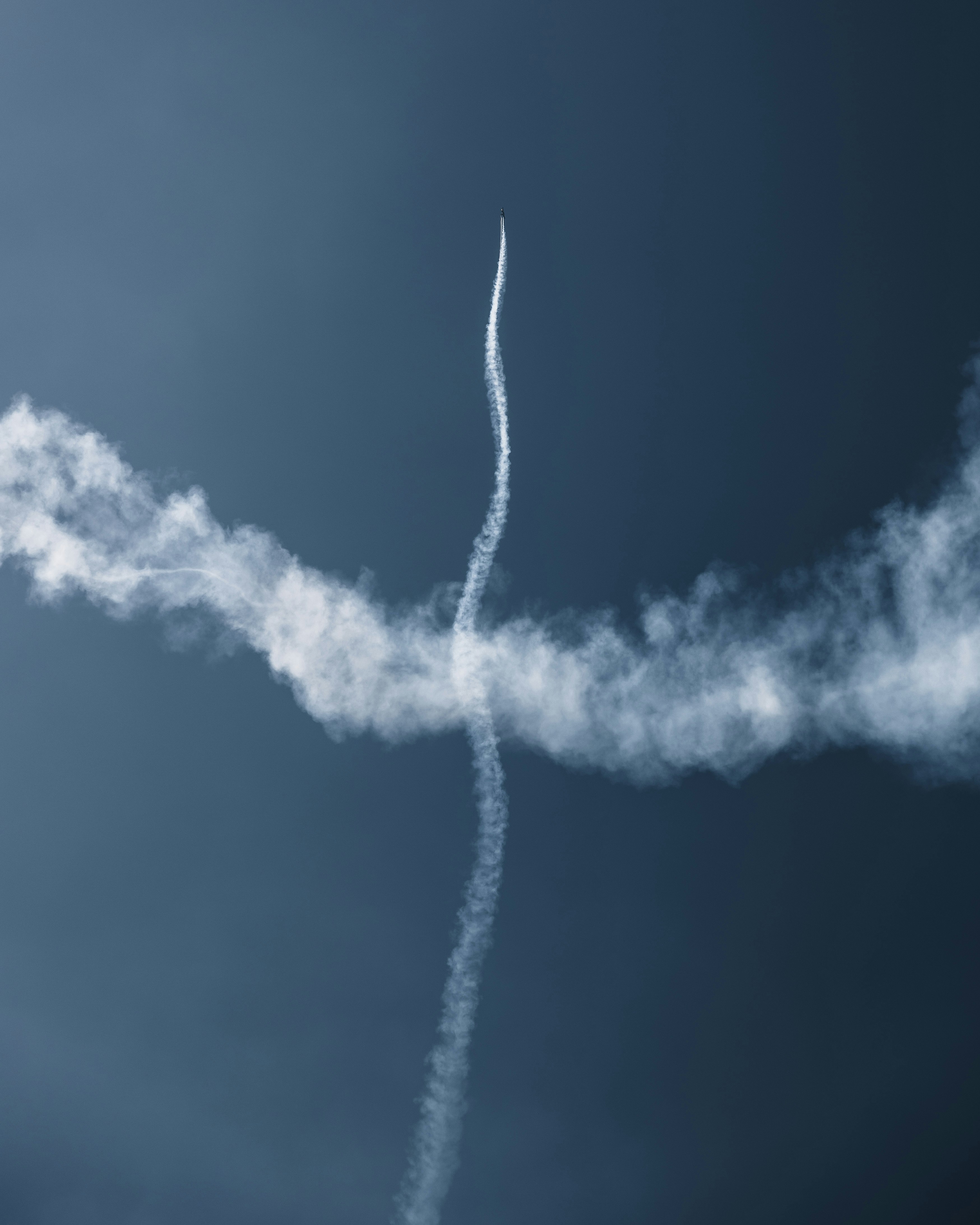 A plane flying in the sky leaving a trail of smoke photo – Free ...