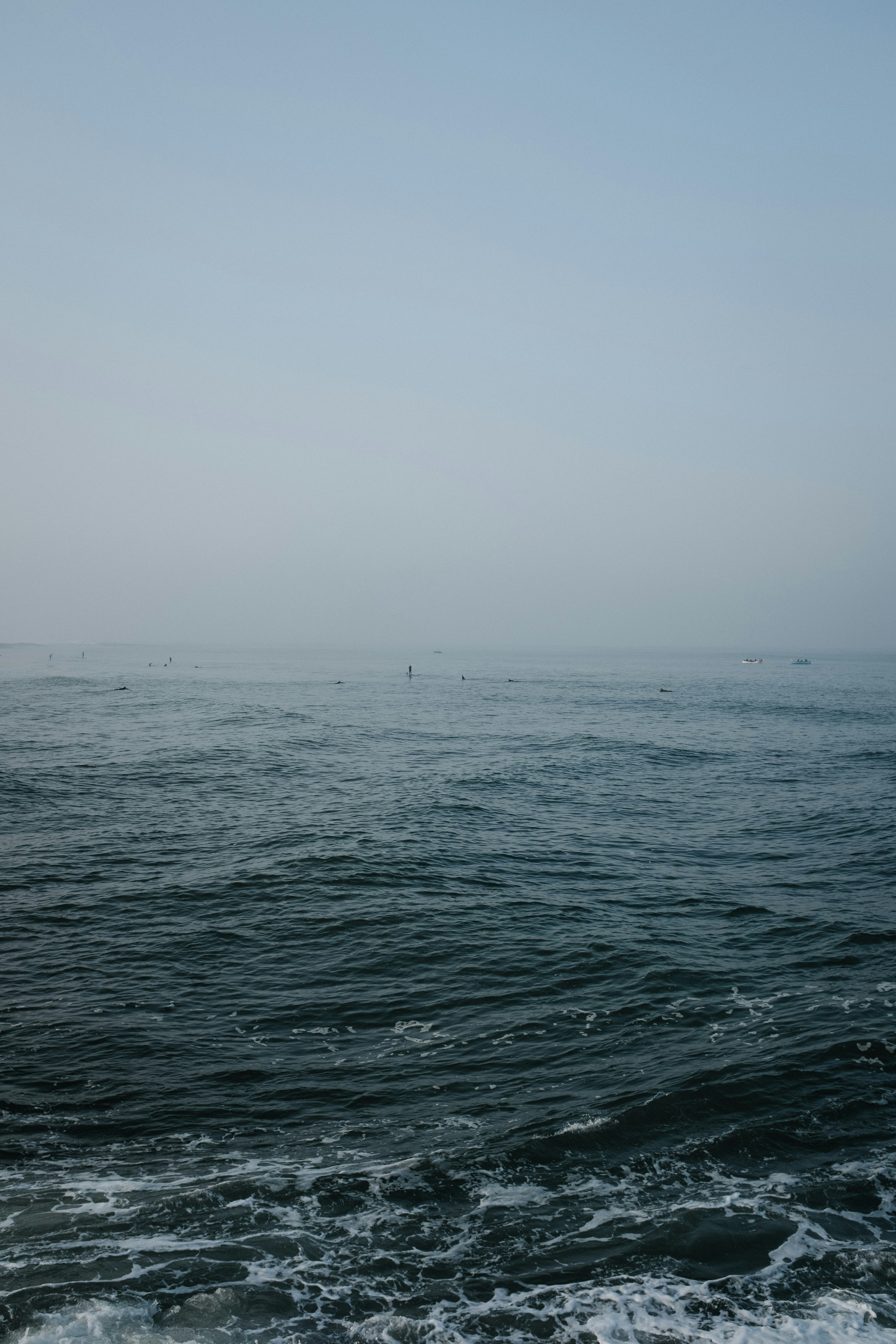 A body of water that has some waves in it photo – Free Aveiro Image on ...