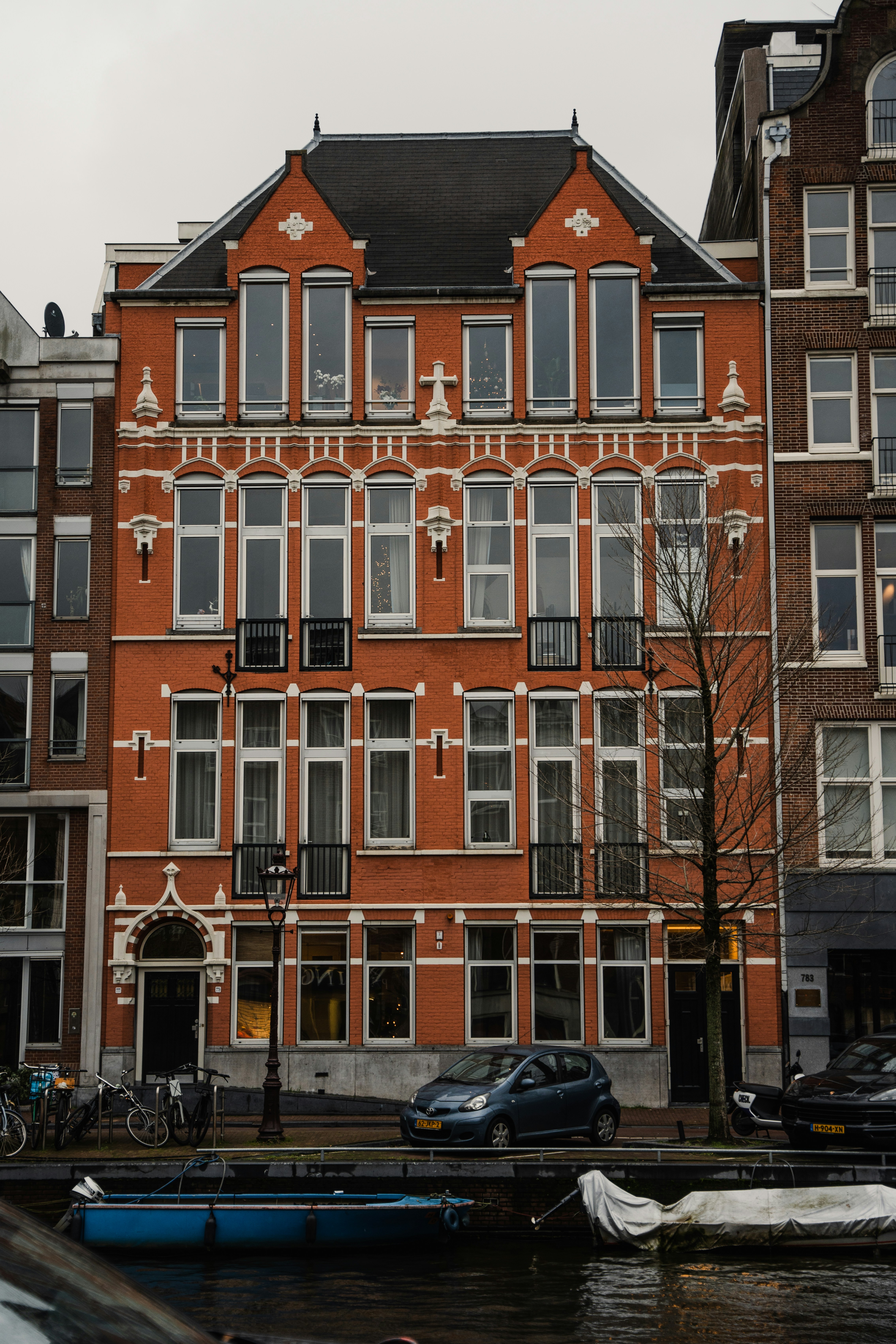 Photo by Winston Tjia with Sony Alpha 7 IV