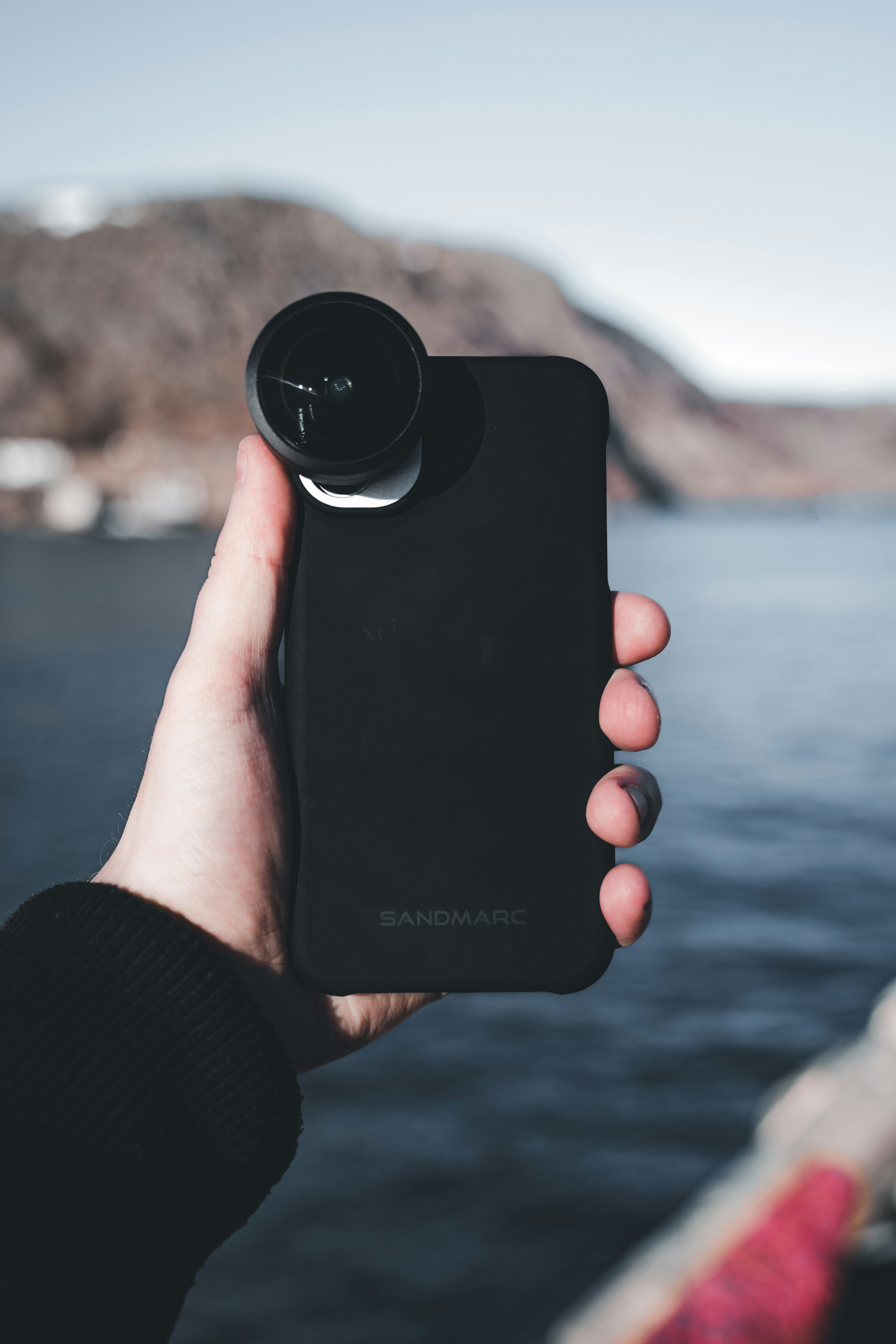 Single-handed Telephoto: A Micro-Ln by the Sea