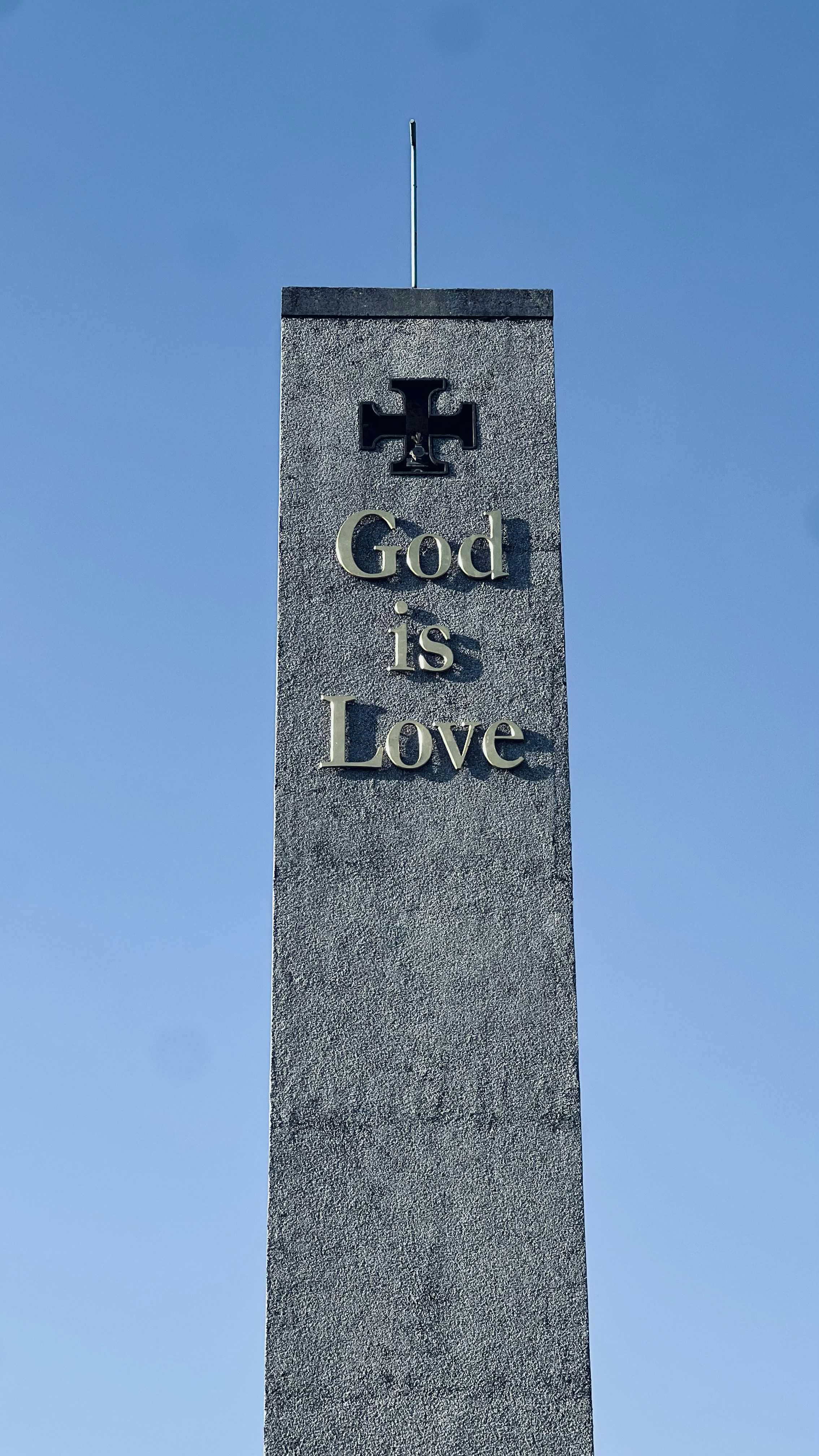 A tall monument with a cross on top of it photo – Free Monument Image ...