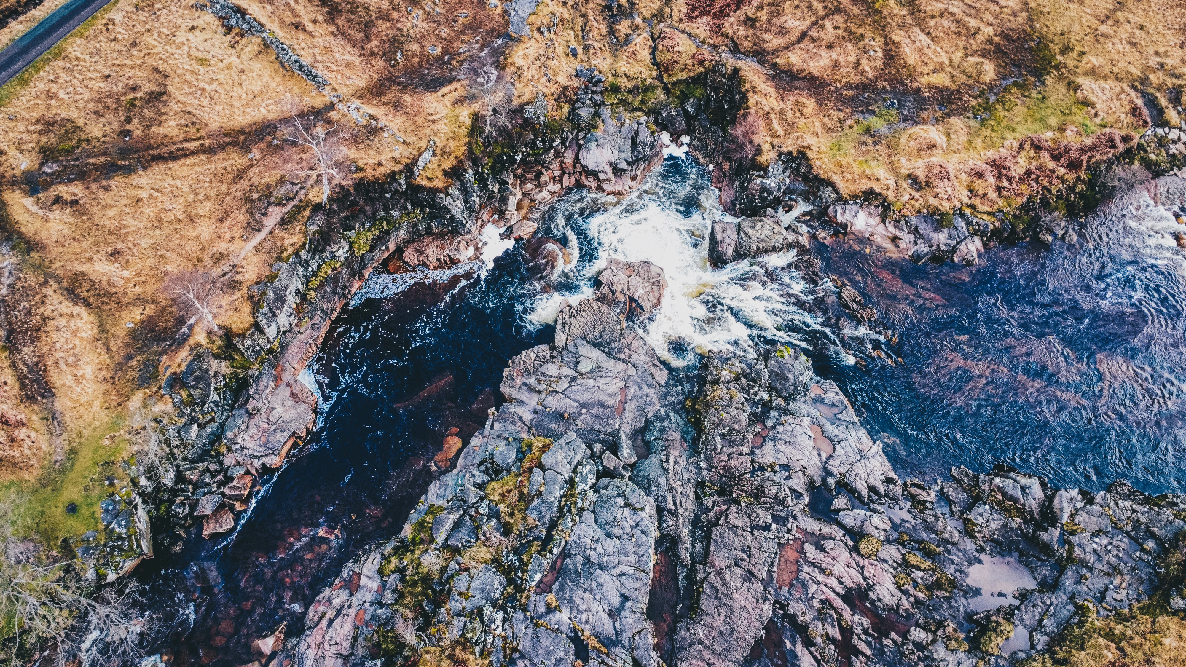 An aerial view of rocks and water in the ocean photo – Free Glencoe ...