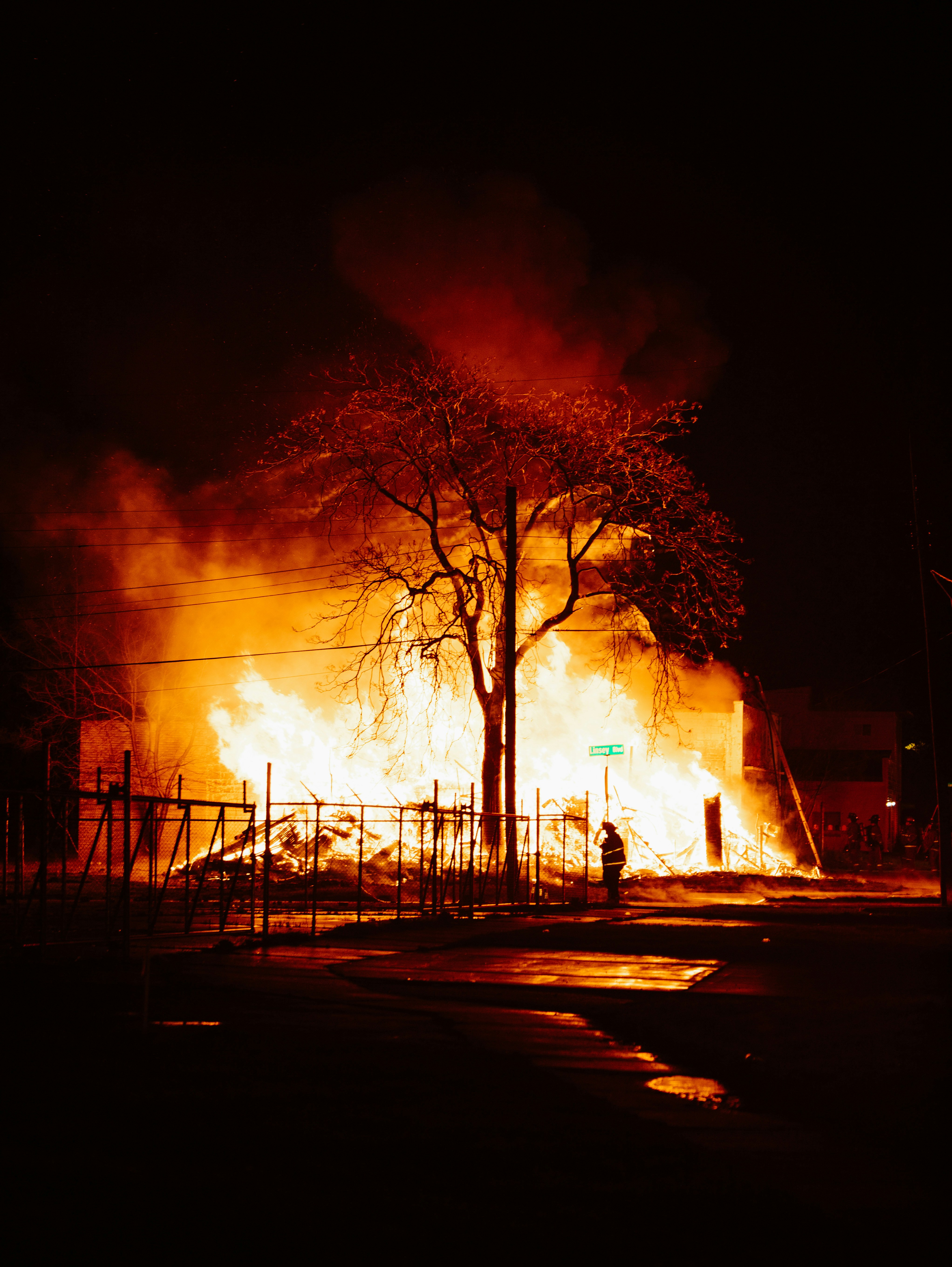 A large fire is burning in the dark photo – Free Fire Image on Unsplash