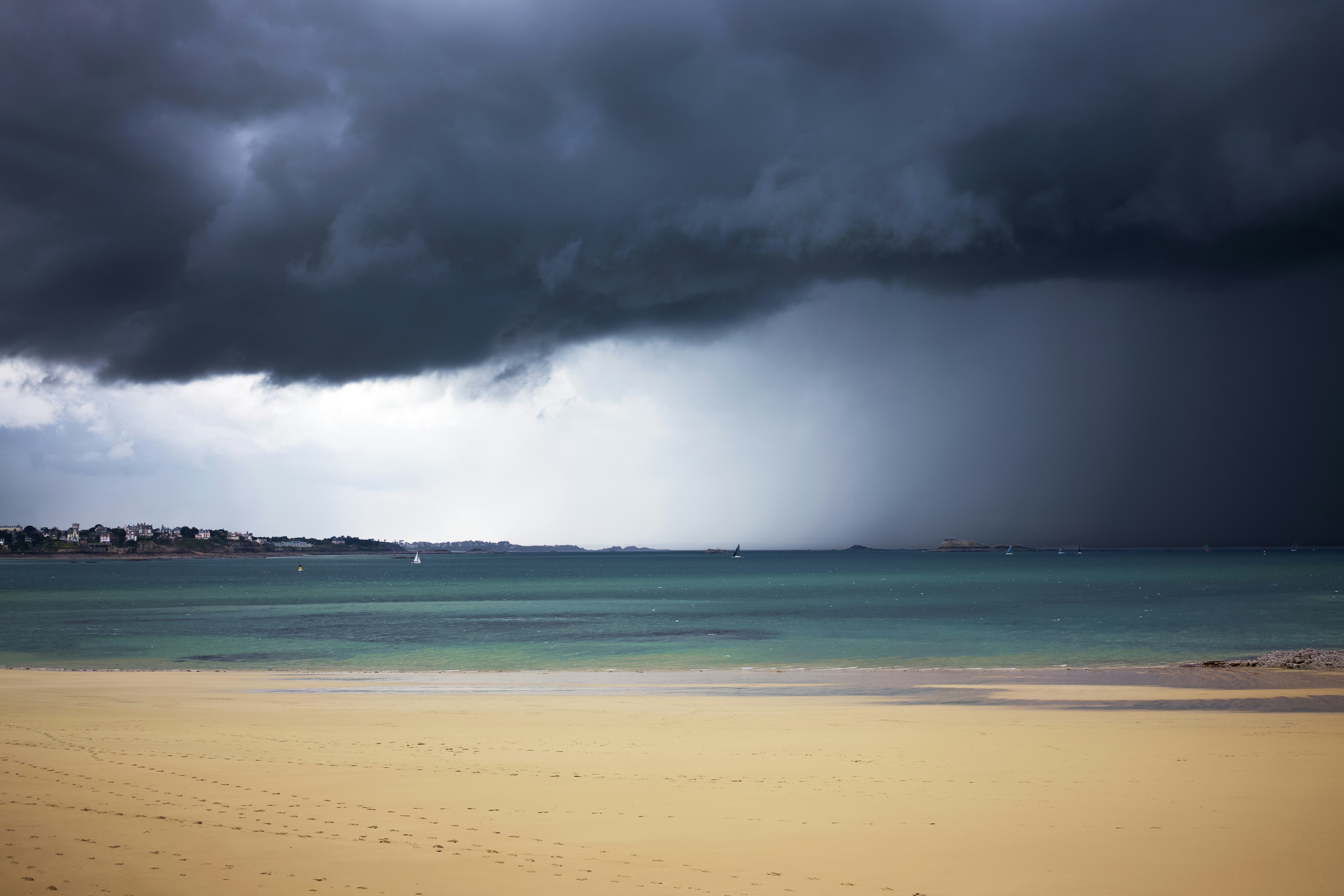 A storm is coming over the ocean on a beach photo – Free Nature Image ...
