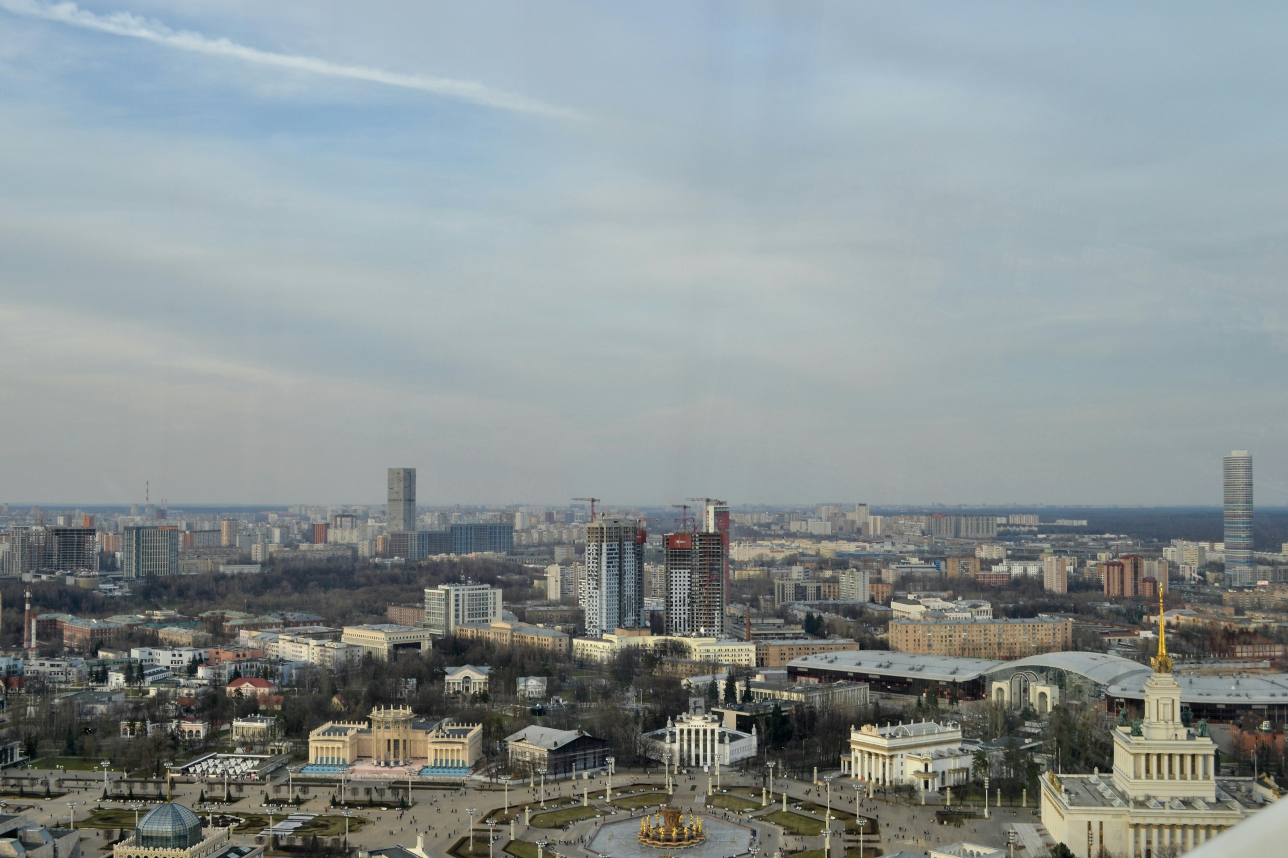 Circular Plaza at Daylight: City Geometry Framing a Modern Skyline