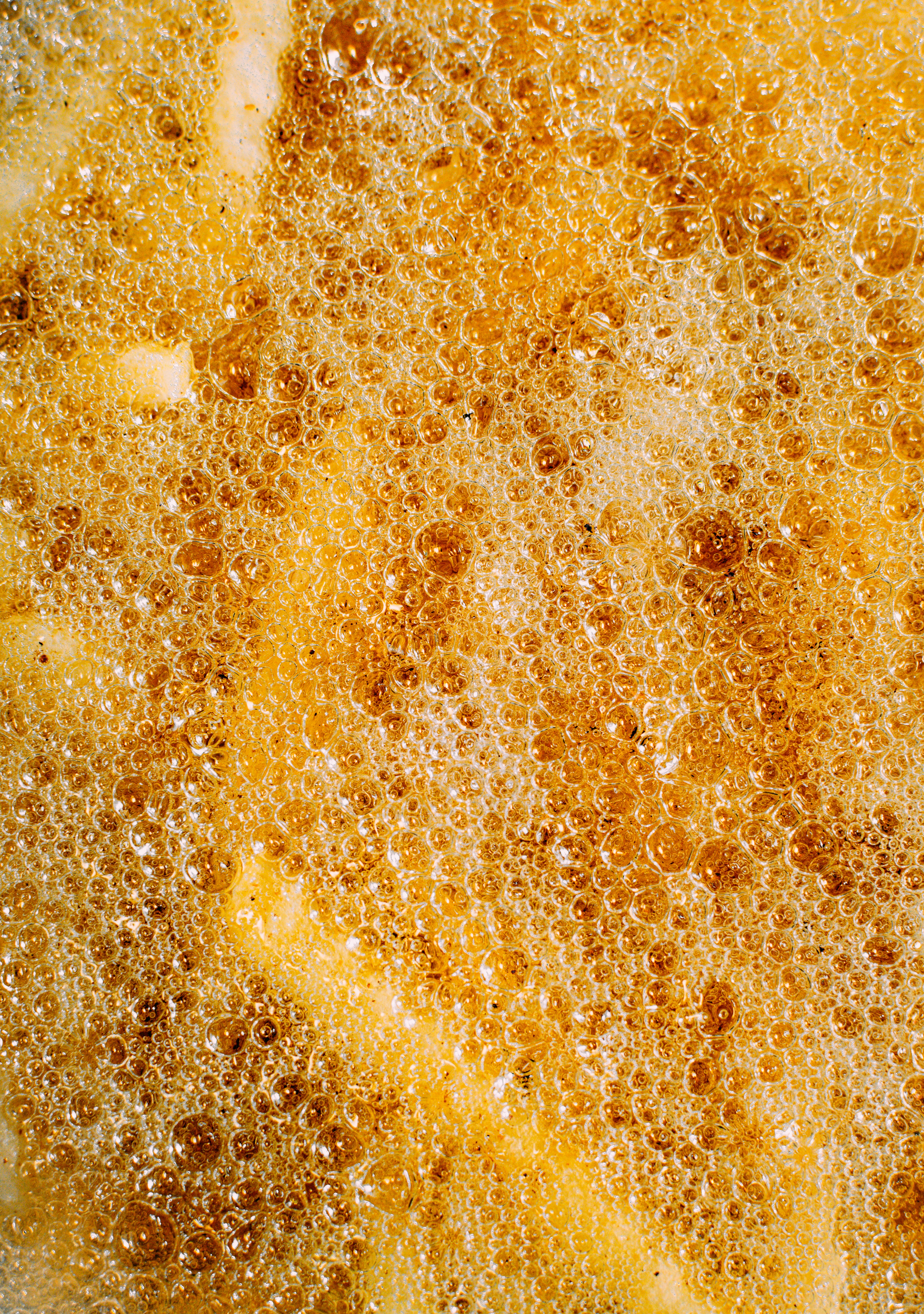 A frying pan filled with some food on top of a stove photo – Free ...